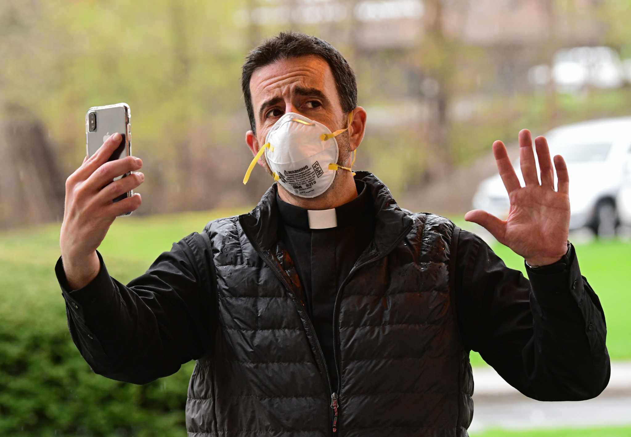 Hospital chaplains face COVID-19 challenges in their ministry