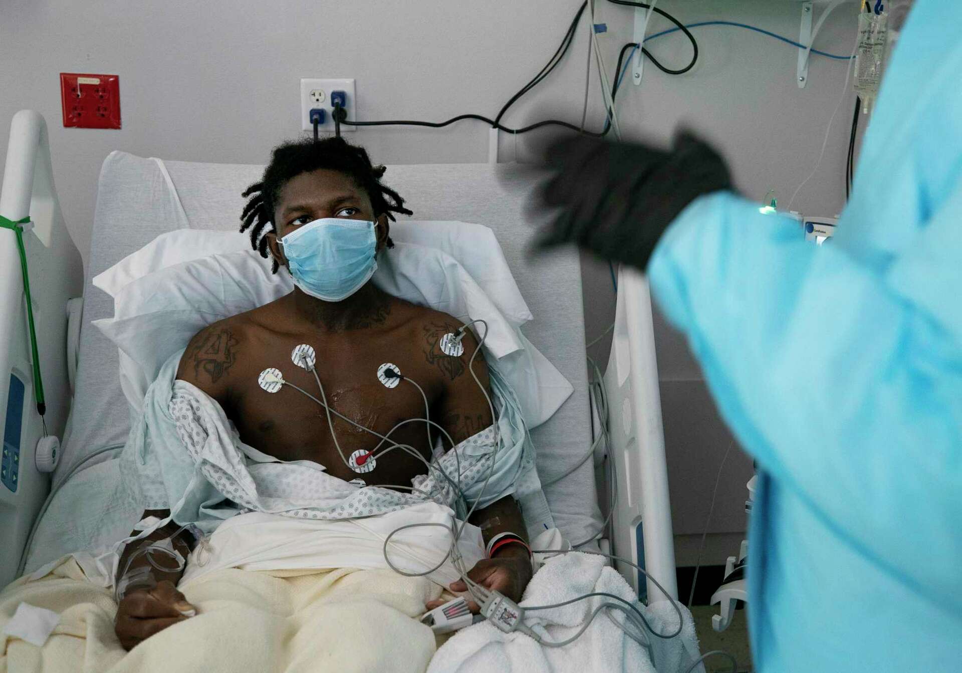 ‘We’re all they’ve got:' In a north Houston hospital, overworked staff ...