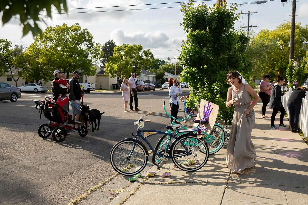 Bright side: Wedding plans foiled, Bay Area couple hosts drive-by reception