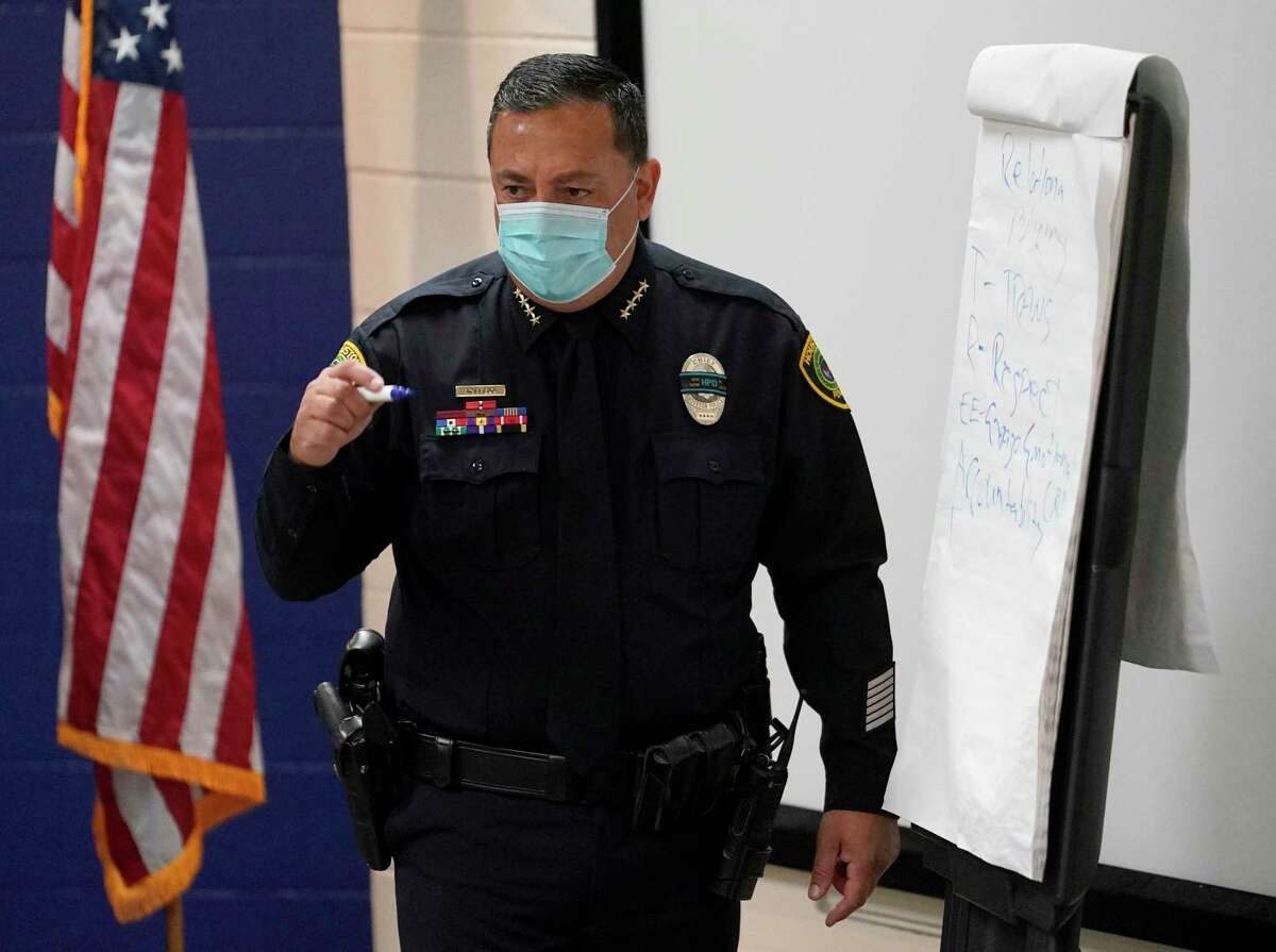 Houston Police Chief Art Acevedo tells cadets to ‘emulate’ Officer ...