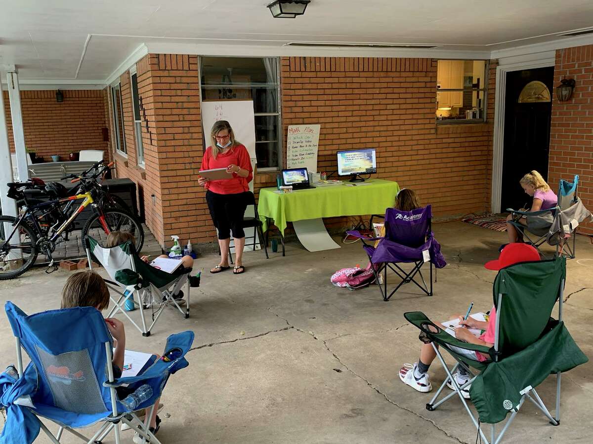 Spring Branch ISD elementary teacher hosts carport classroom