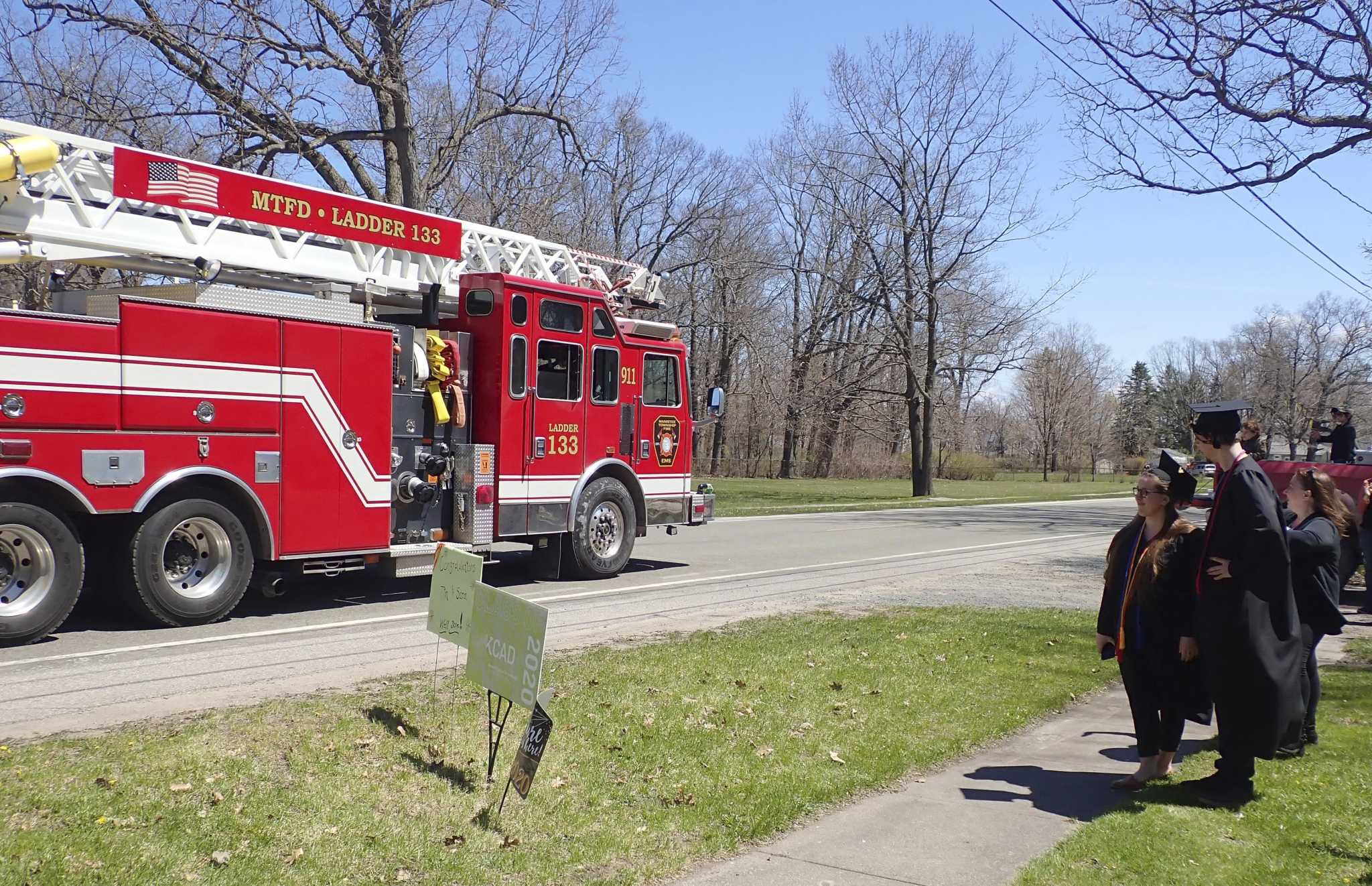 KCAD grads attend virtual graduation ceremony, receive parade