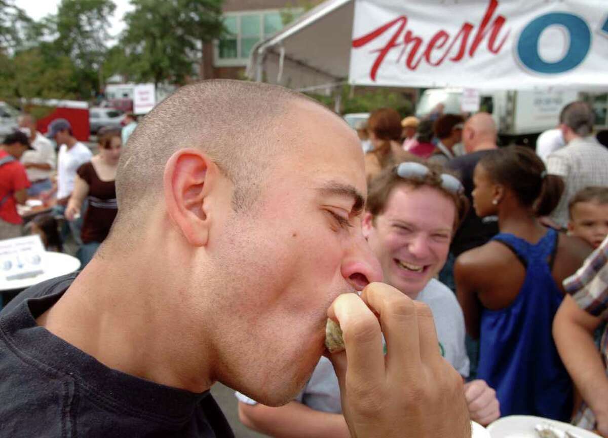 Oysters take center stage at Milford festival