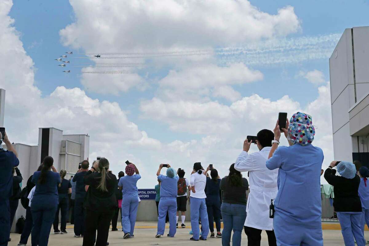 Thunderbirds flyover thrills watchers across San Antonio