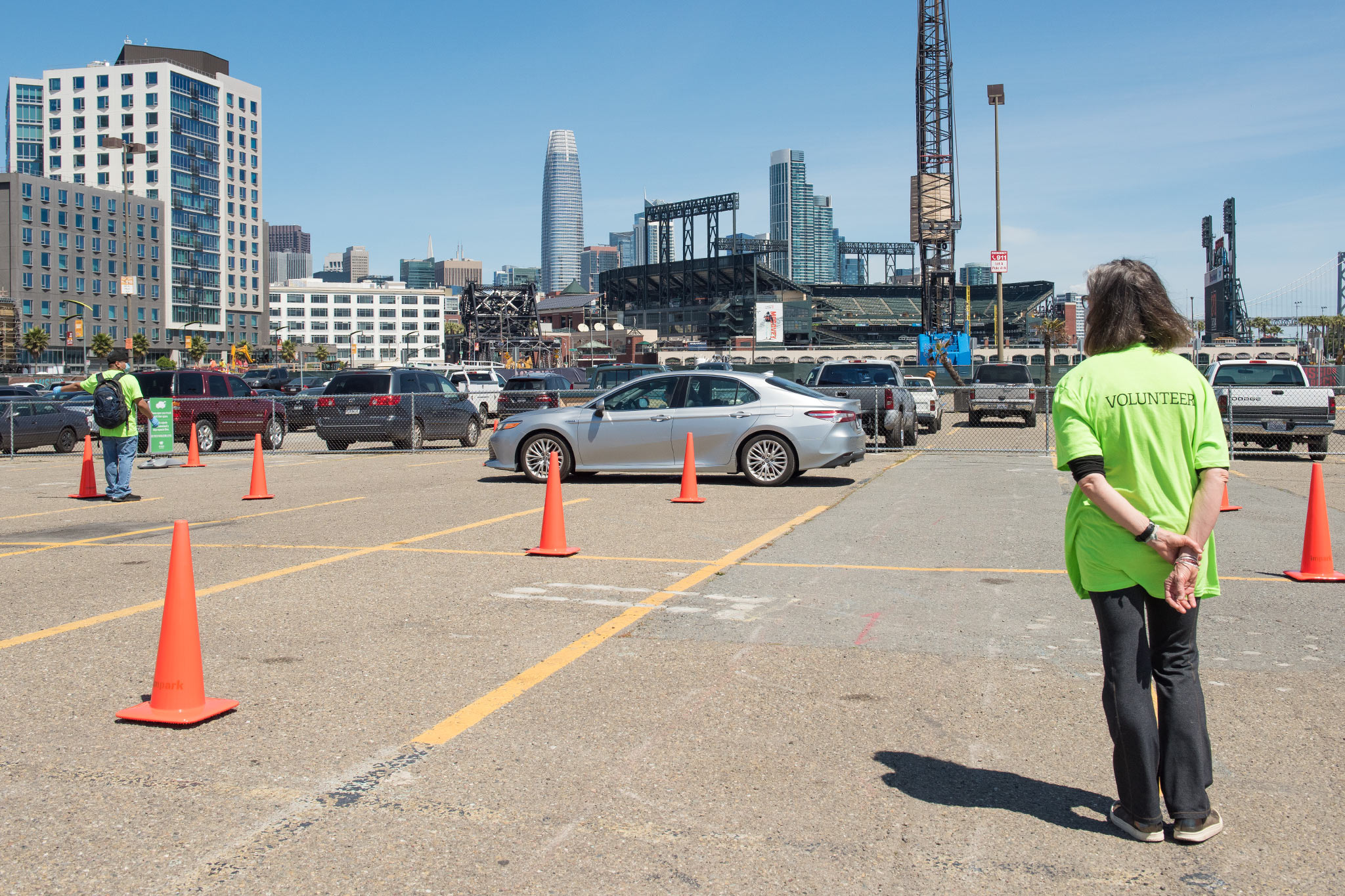 'We've never seen anything like this': First drive-thru food pantry ...
