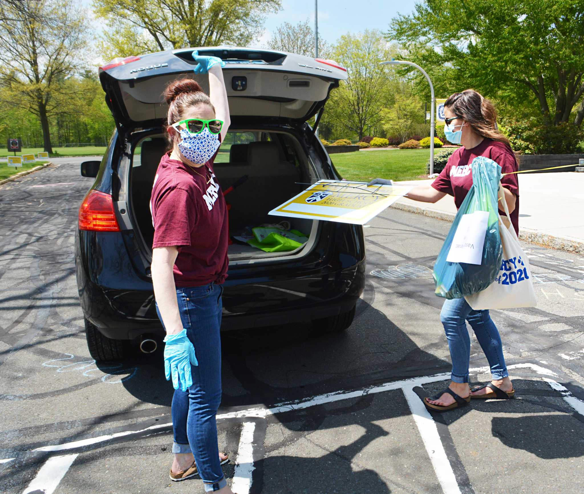 Mercy grads surprised by emotional drive-by celebration in Middletown