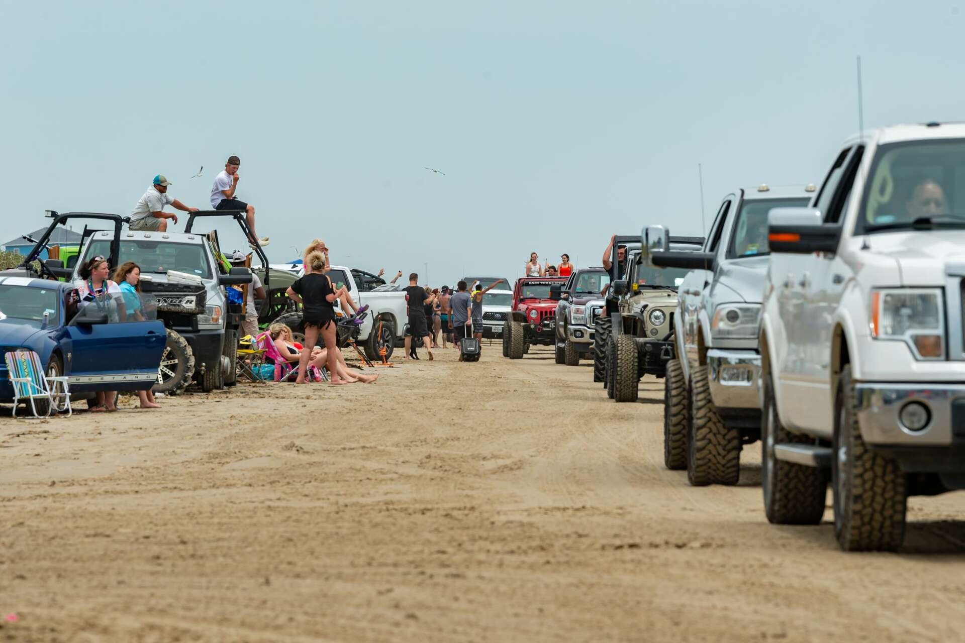 100K crowd on Texas 'Jeep Weekend' means some businesses will close