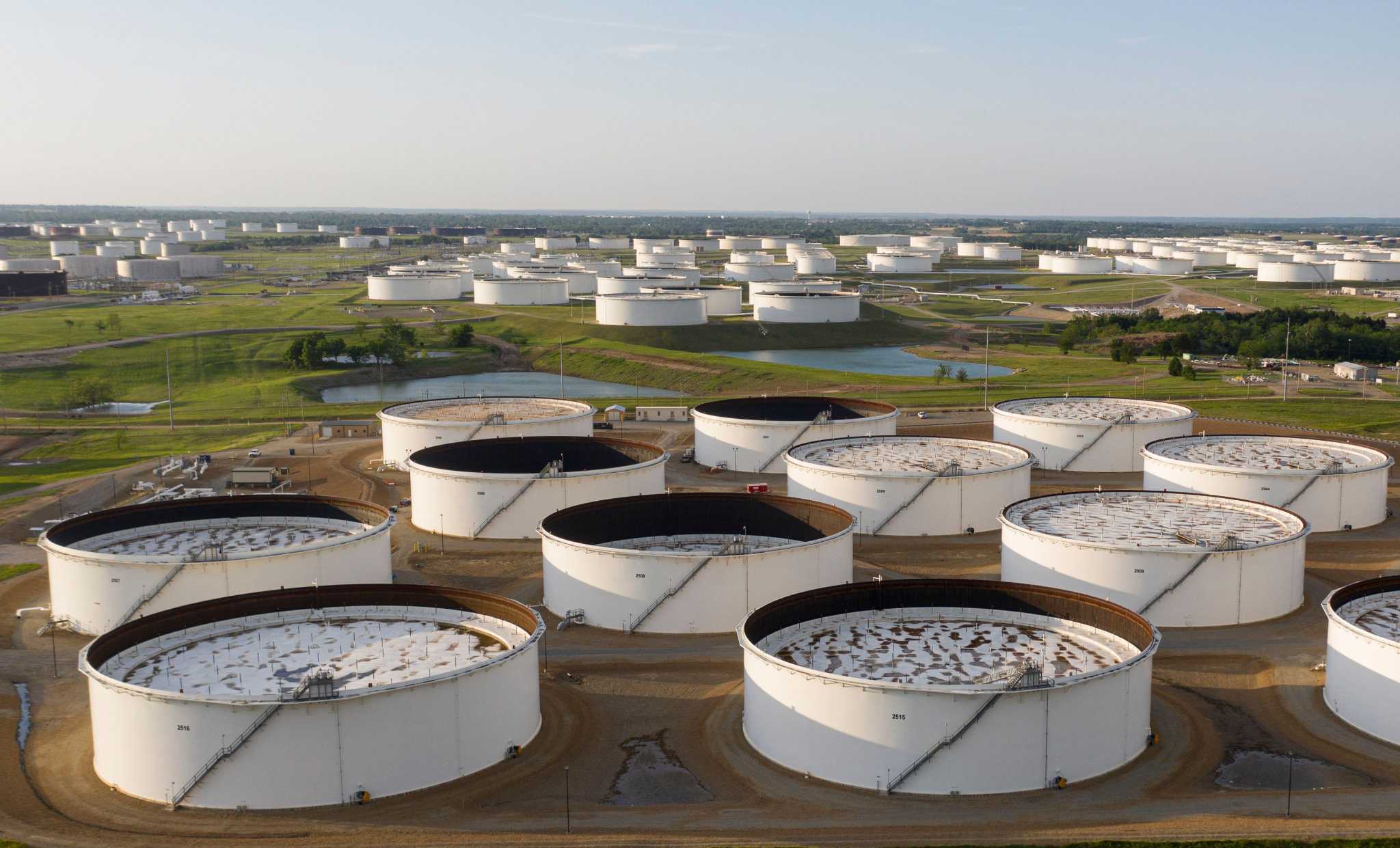 Crude oil inventories inch higher despite increased refinery activity
