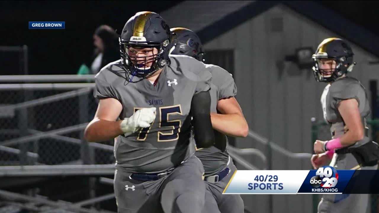 High school offensive lineman born with one arm earns college scholarship