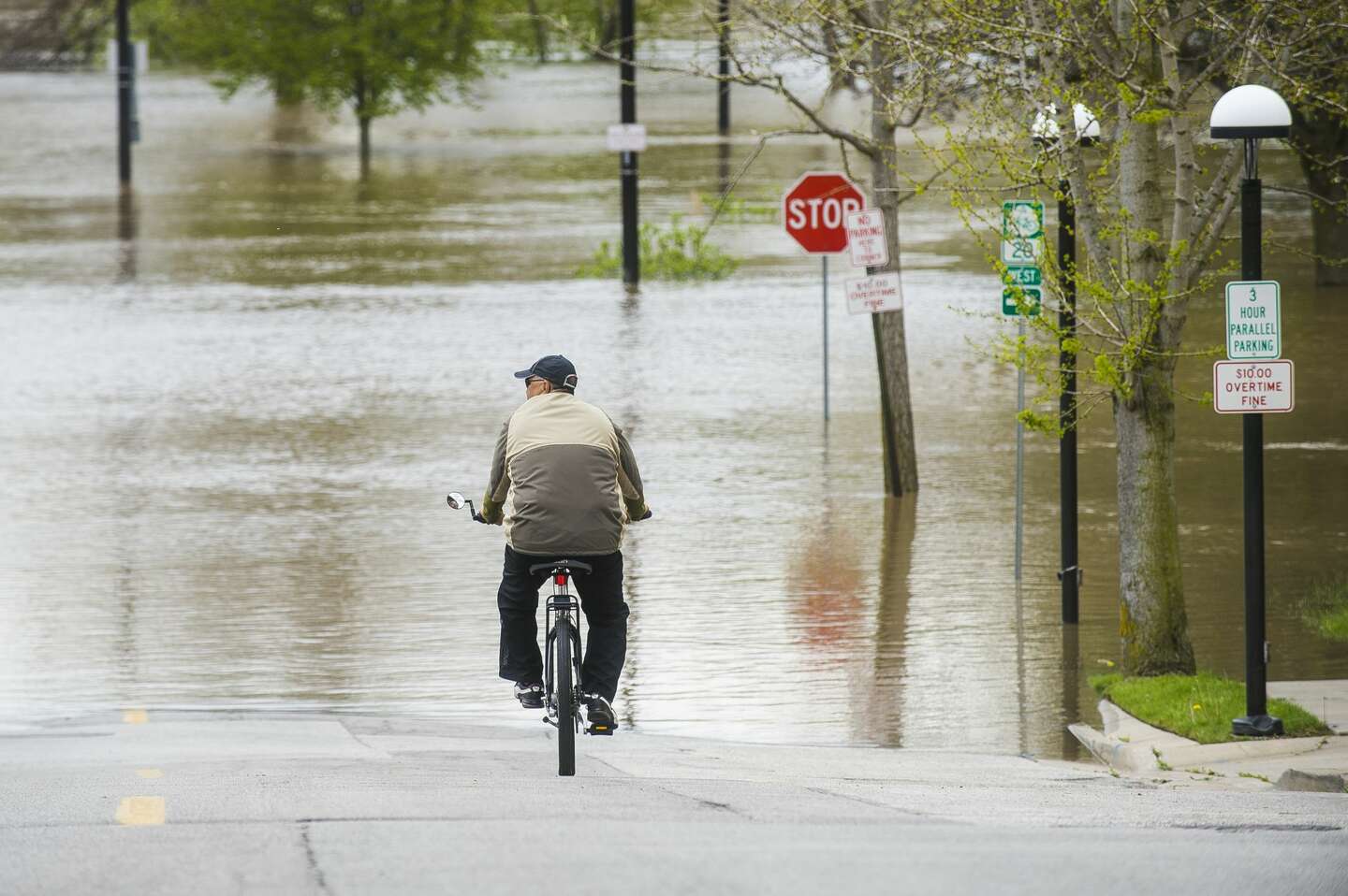 Photos show rising rivers as Midland, Gladwin counties flood