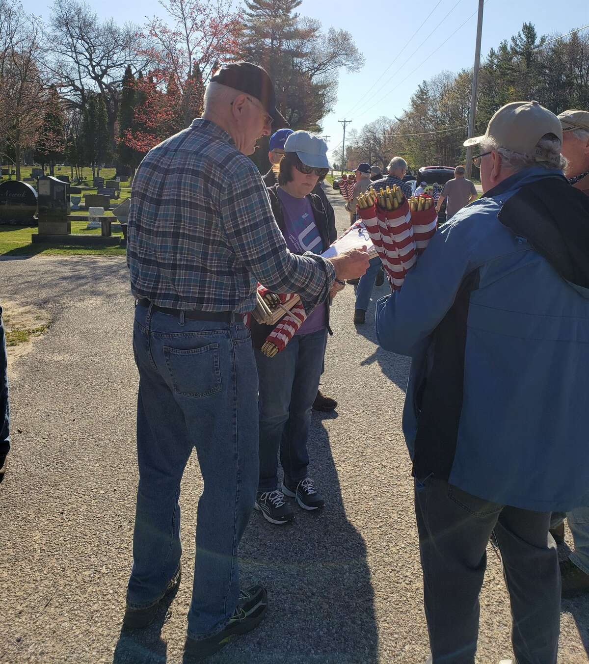 Catholic War Vets volunteers place flags (PHOTOS)