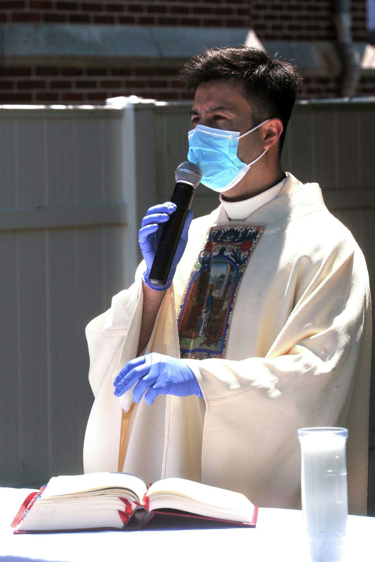 How to celebrate Catholic Mass during a pandemic: outdoor service