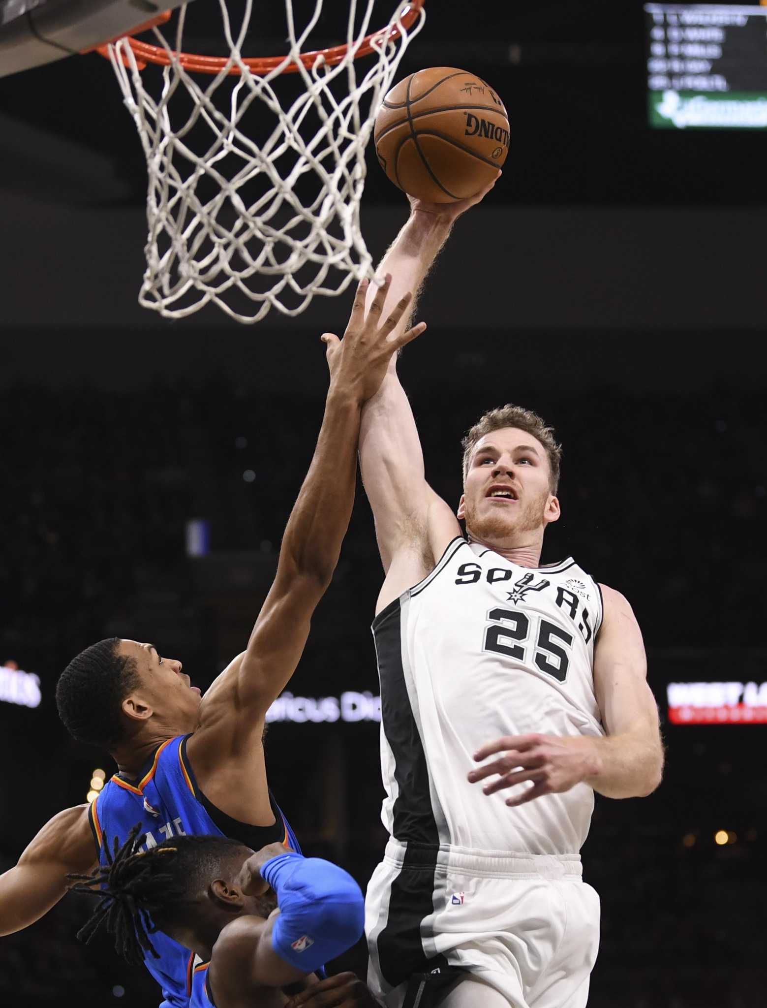 Jakob Poeltl answers fans’ questions via Twitter