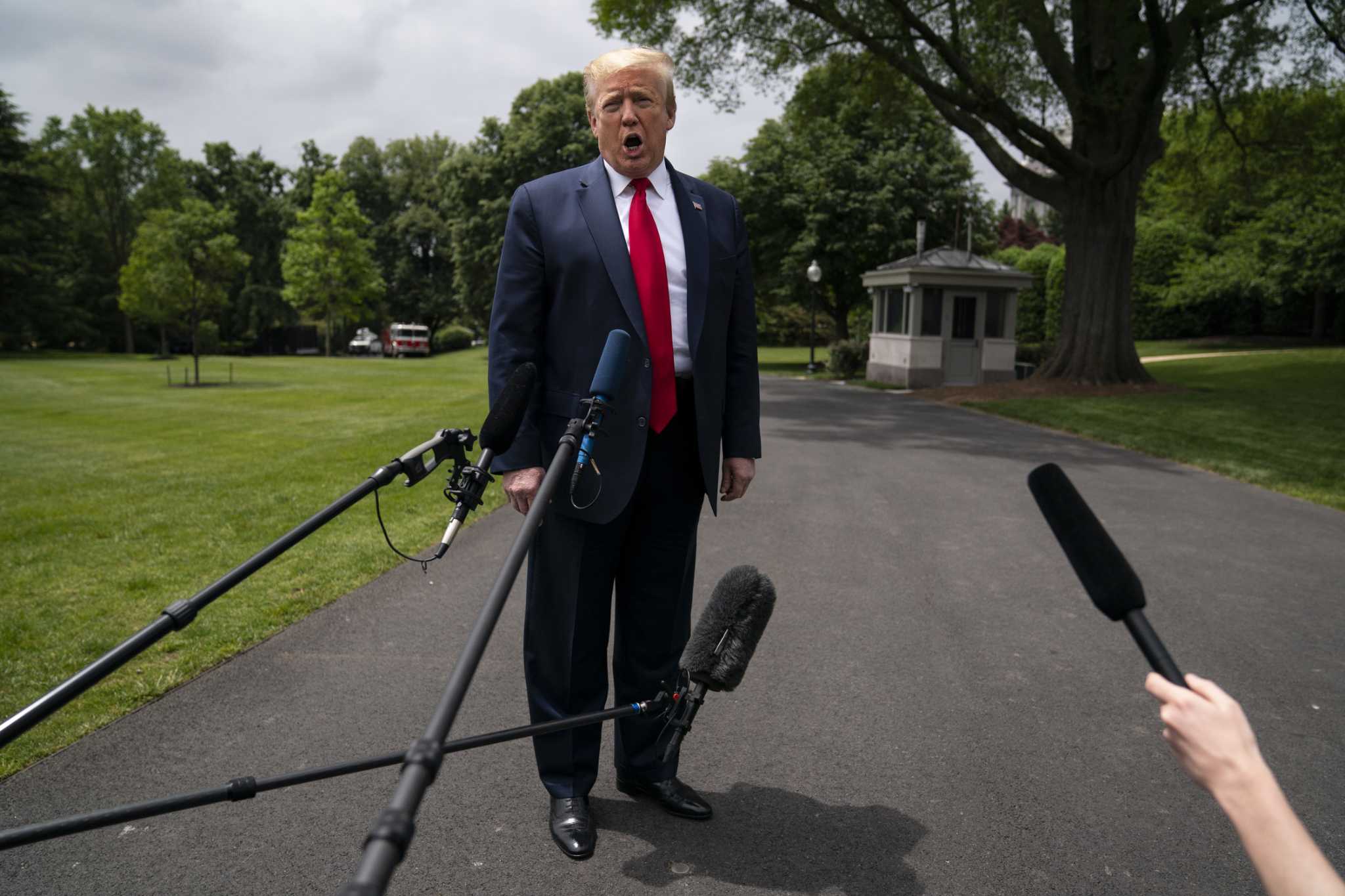 Podcast: This is what it's like inside the White House press pool