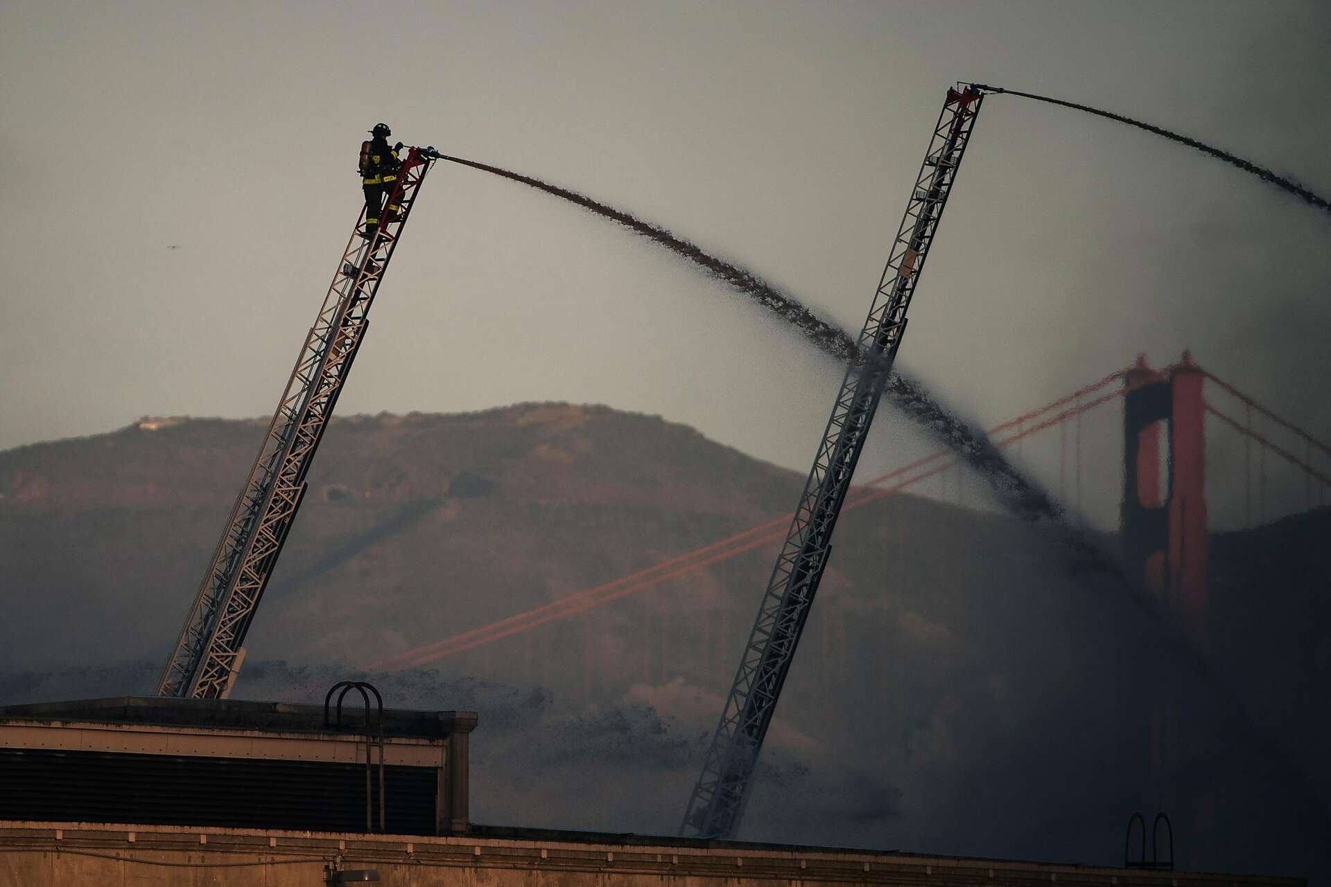 Early morning fire consumes warehouse on SF’s Fisherman’s Wharf