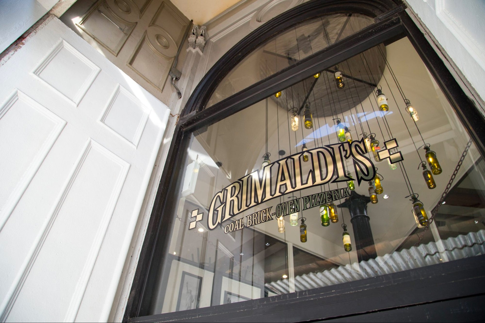 How New York's Legendary Grimaldi's Pizzeria Adapted to the Crisis