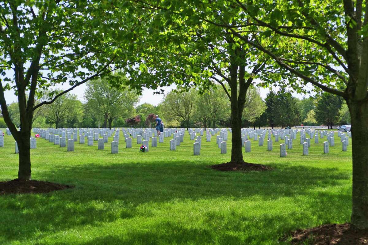 A pandemic can't stop remembrance at Saratoga National Cemetery