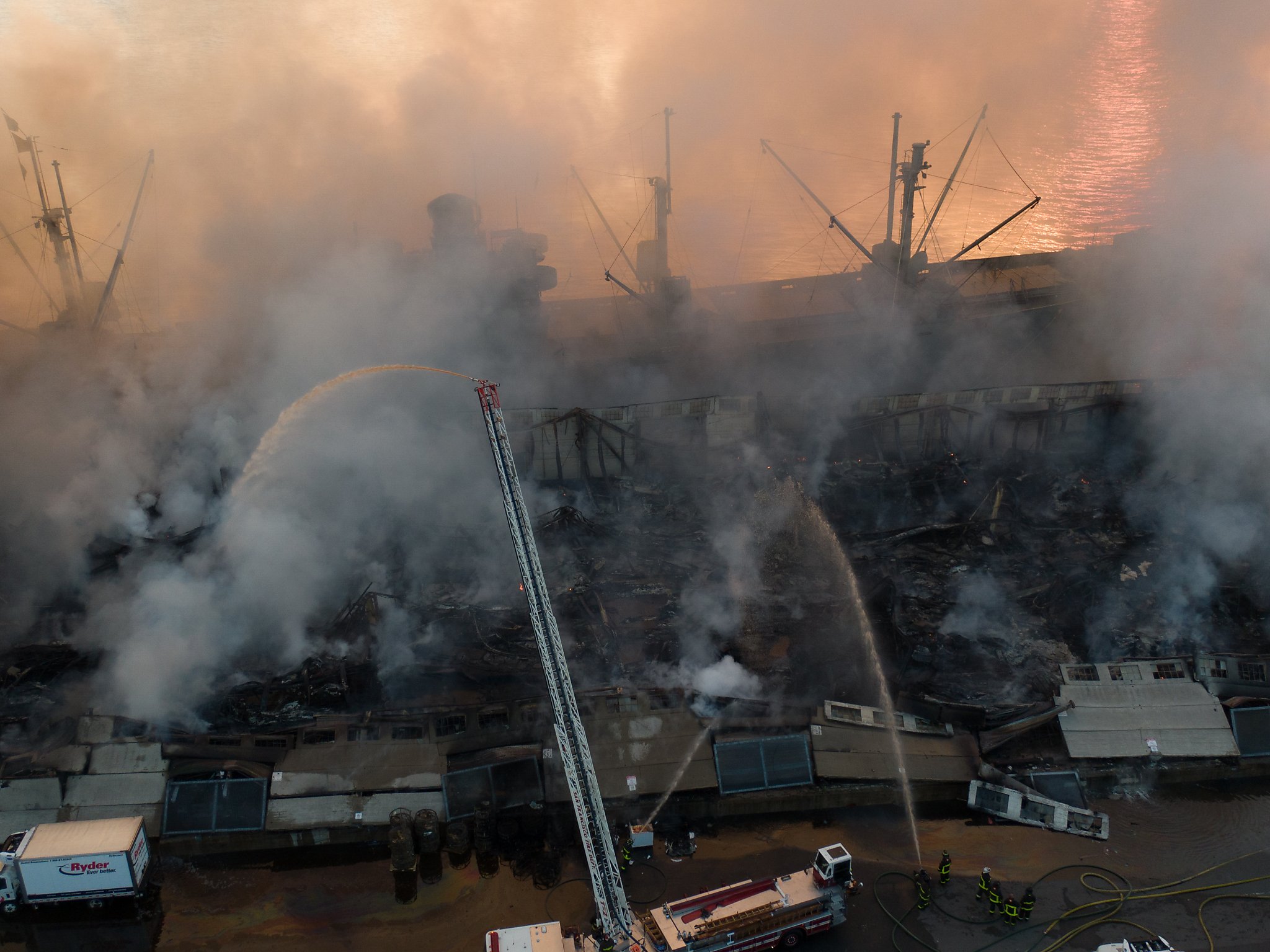 Huge Pier 45 fire devastates SF fishing industry, threatens Dungeness ...