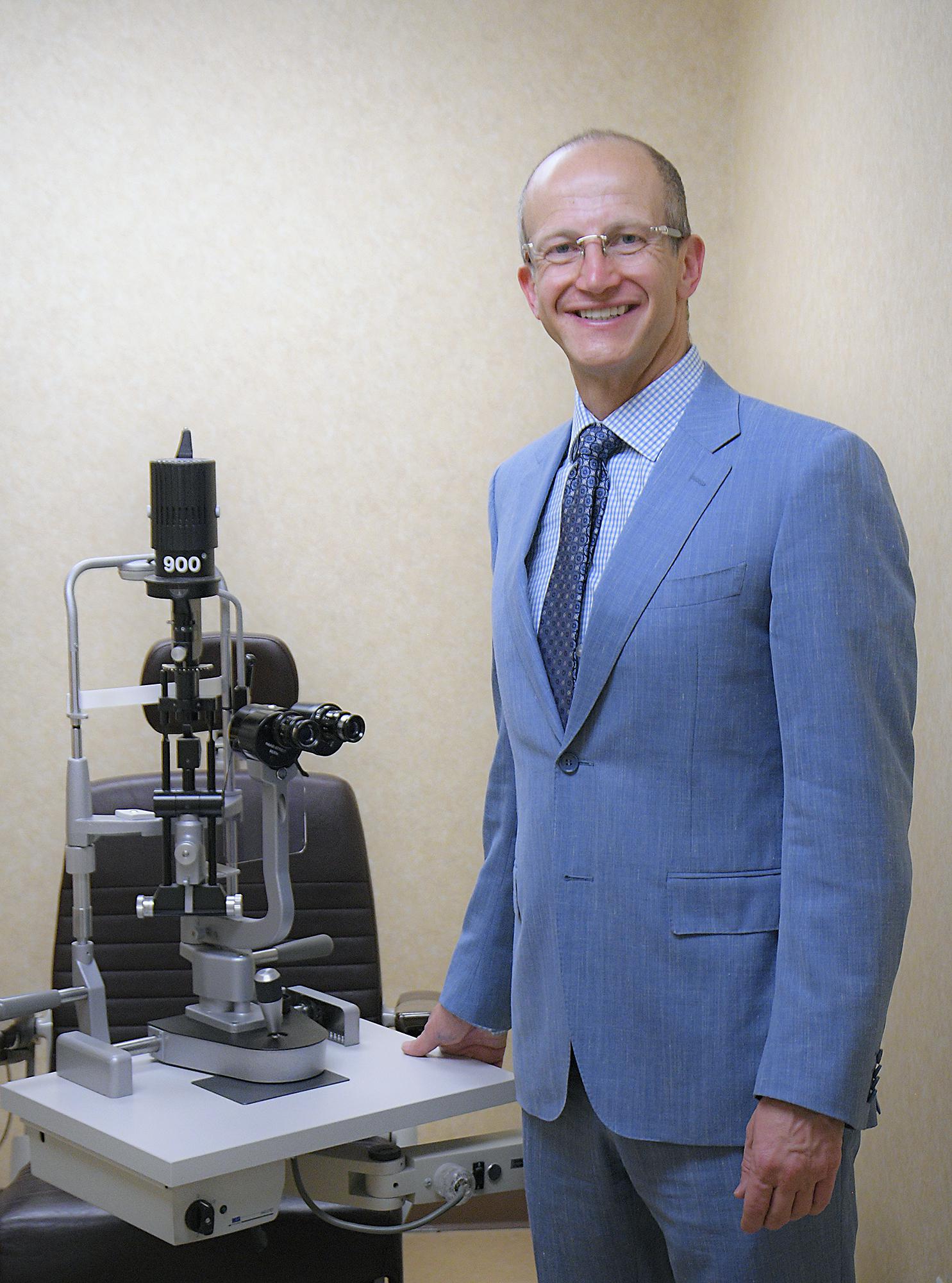 Eye doctor assisting community in new way