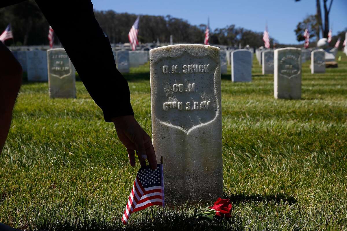 On a virtual Memorial Day, online remembrances combine with real crowds ...