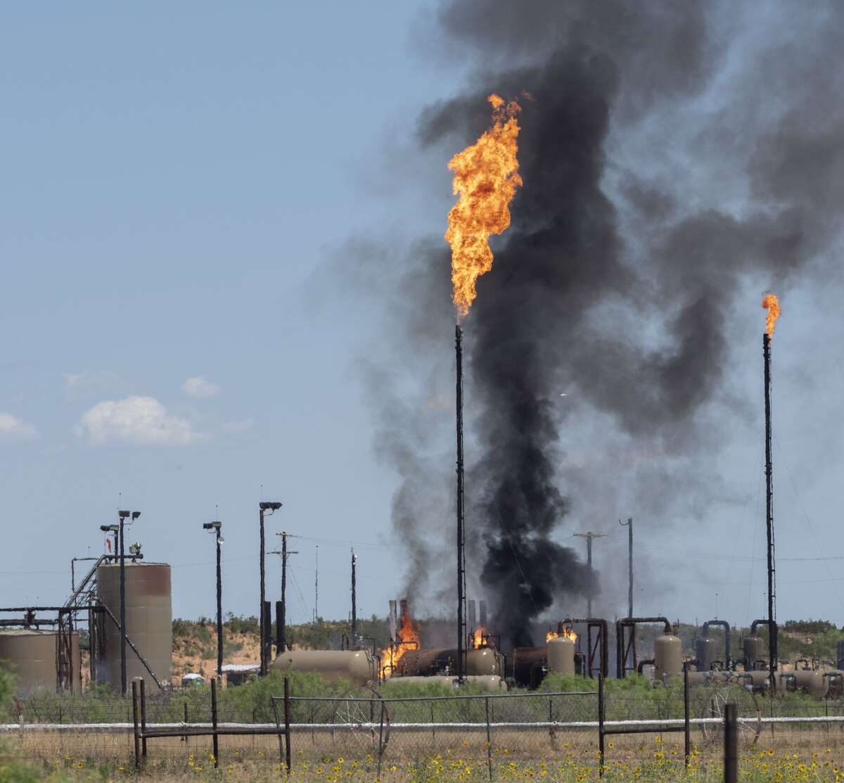 Midlander patents tool that captures gases, fights tank fires