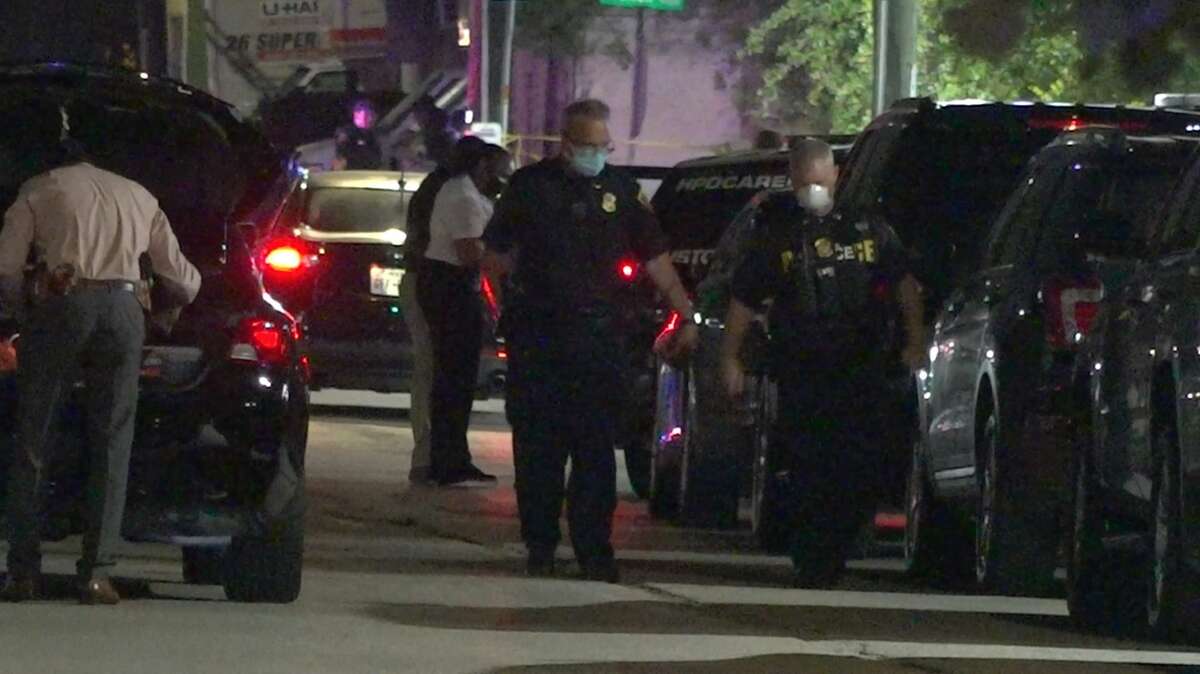Houston police shoot 2 armed men in separate overnight encounters