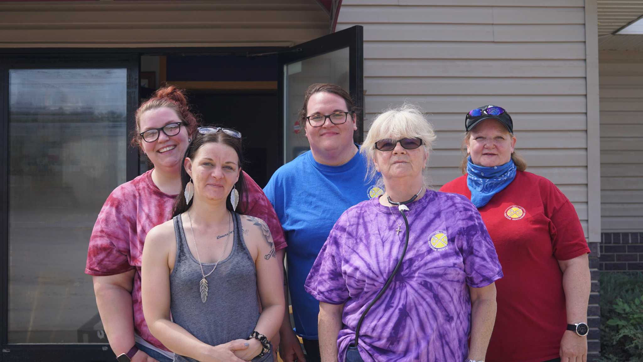 Sanford's Alex's Railside Restaurant employees feed local volunteers on ...