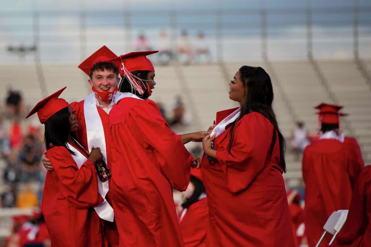 High school seniors brave pandemic guidelines, downpours on first day ...
