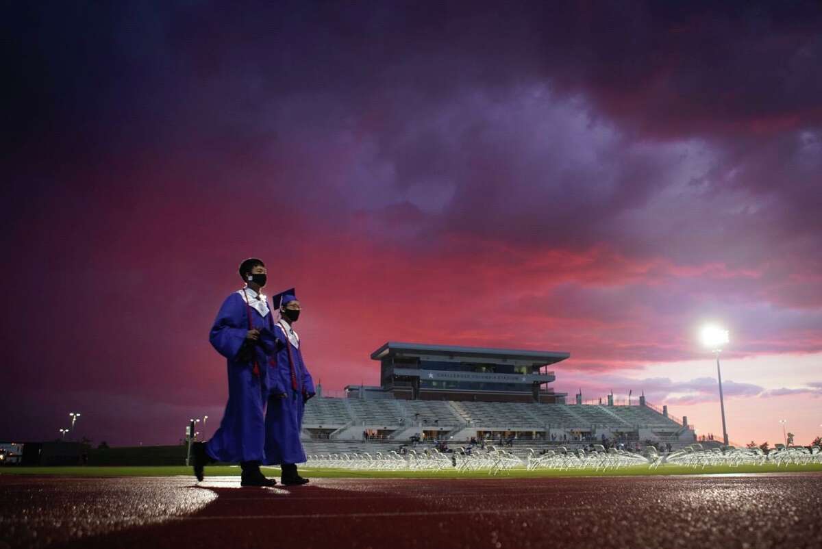 High school seniors brave pandemic guidelines, downpours on first day ...