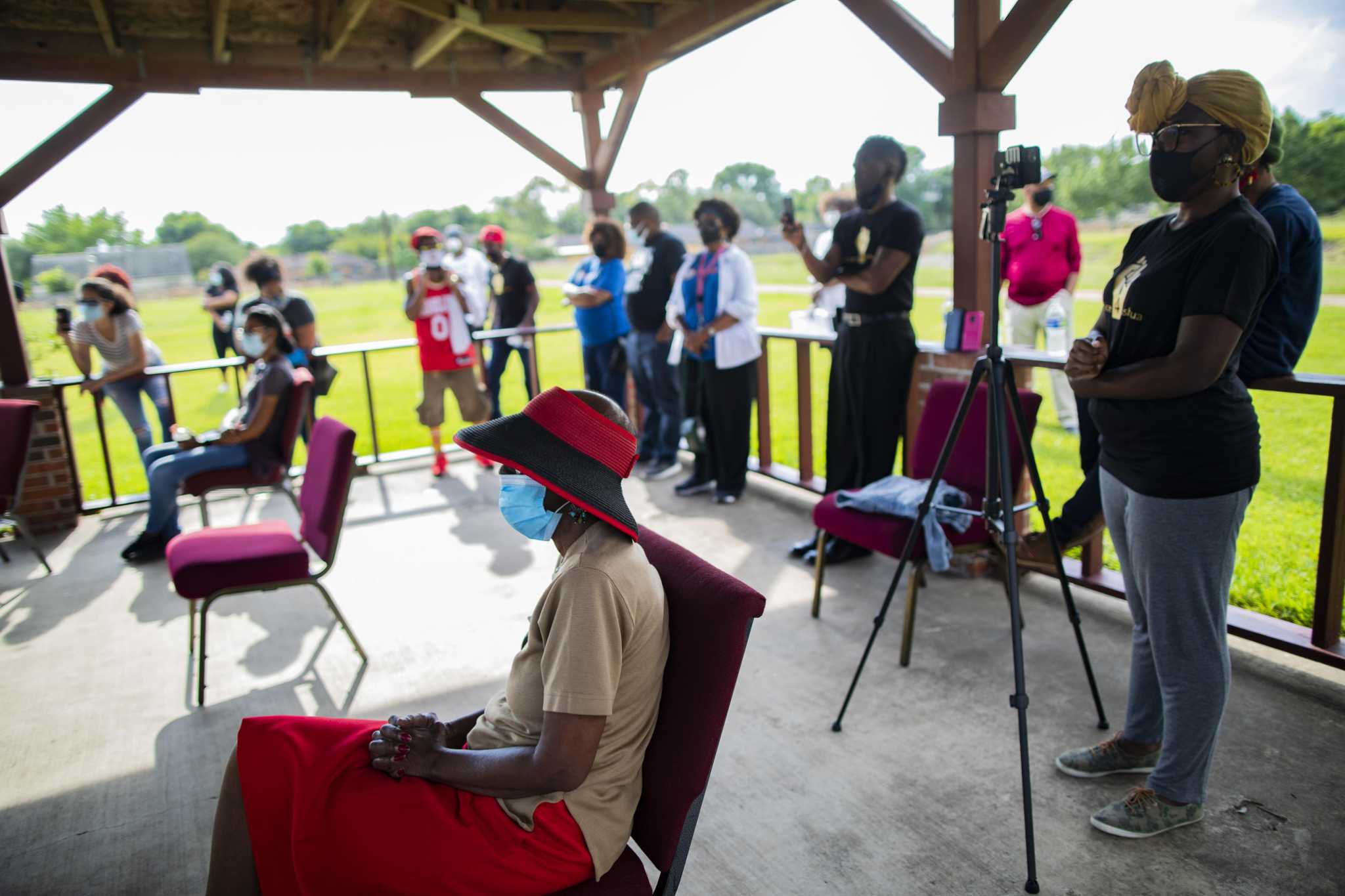 Peaceful rally held for man slain by undercover deputy in Missouri City