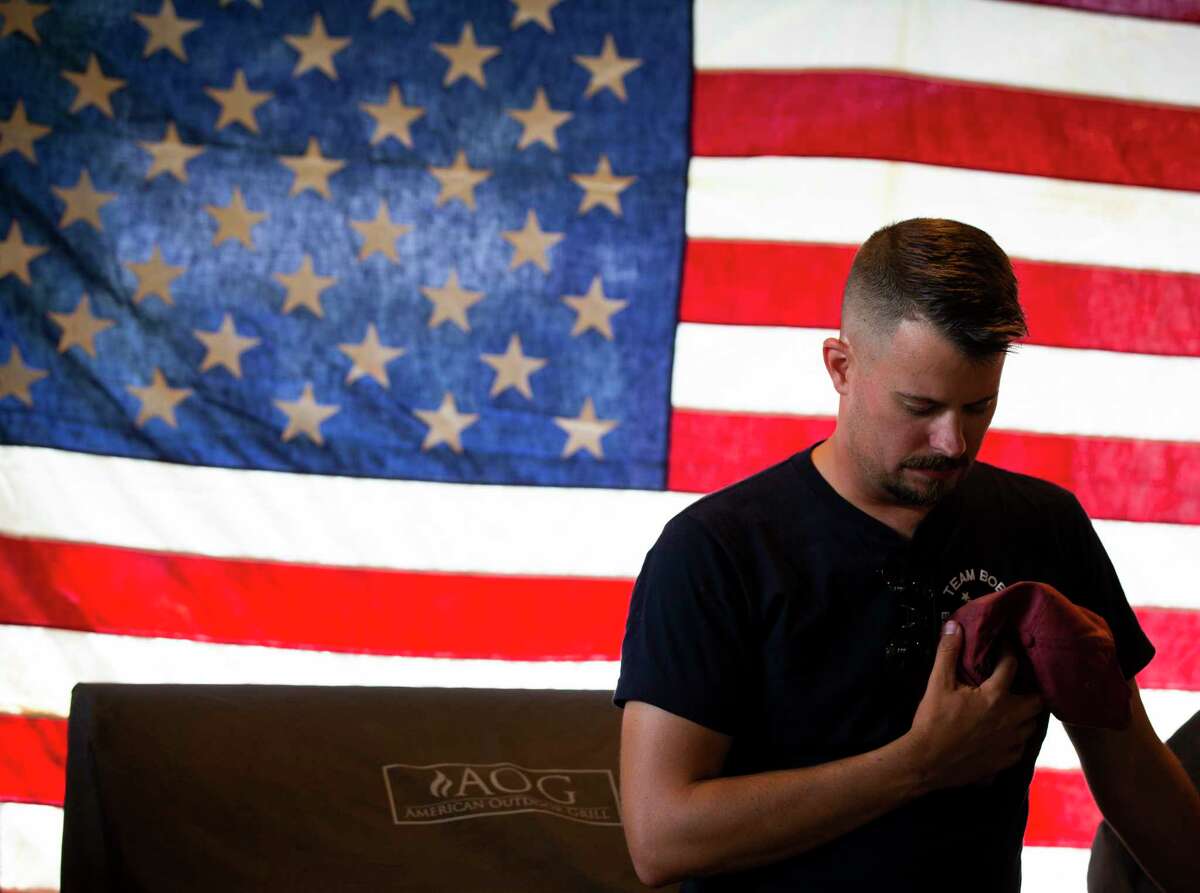 Friends, neighbors watch astronaut Bob Behnken make history