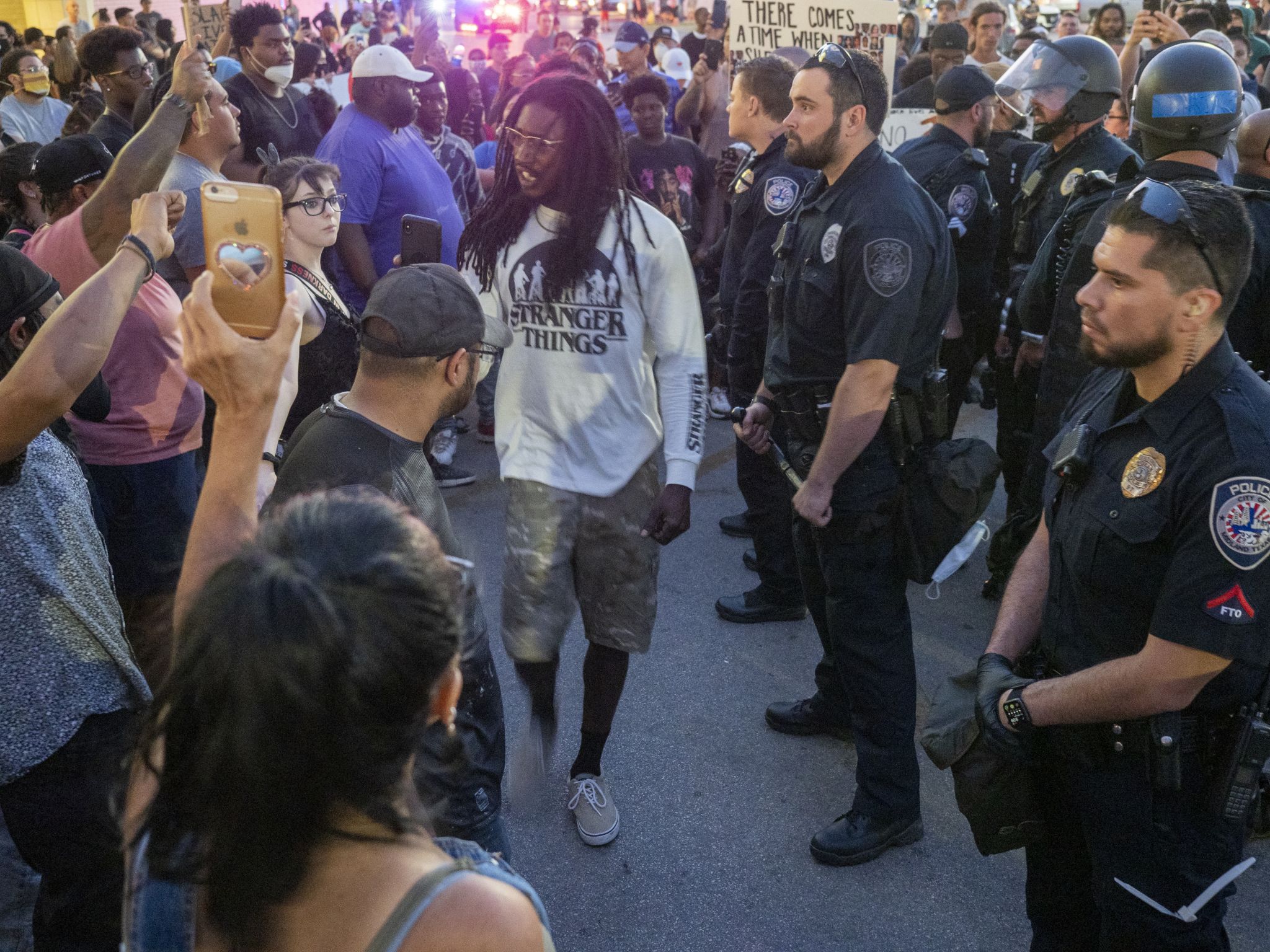 Keeping the protest under control: Former deputy works with BLM to keep ...