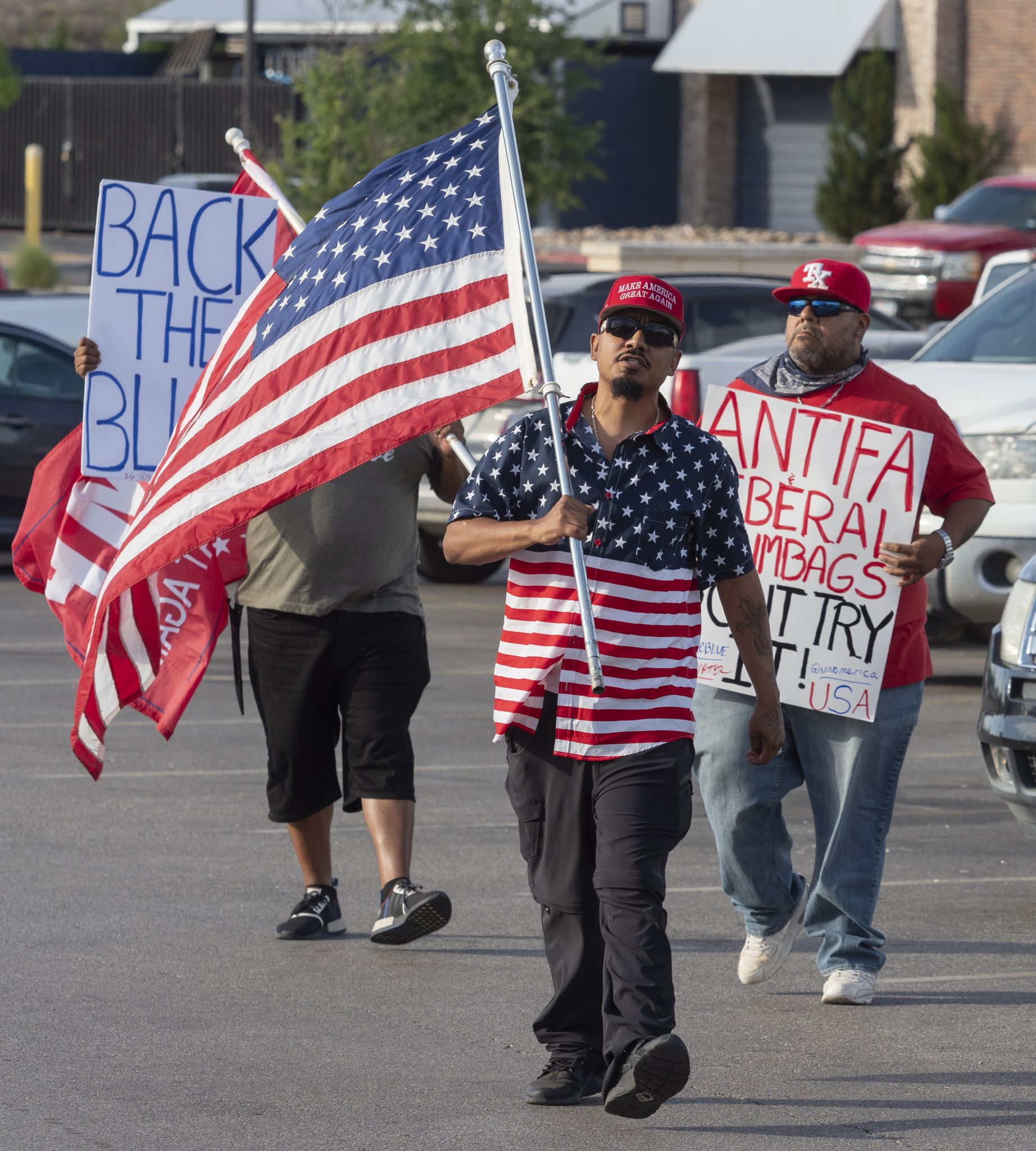 Counter protest: ‘The Christians’ show up to back the police