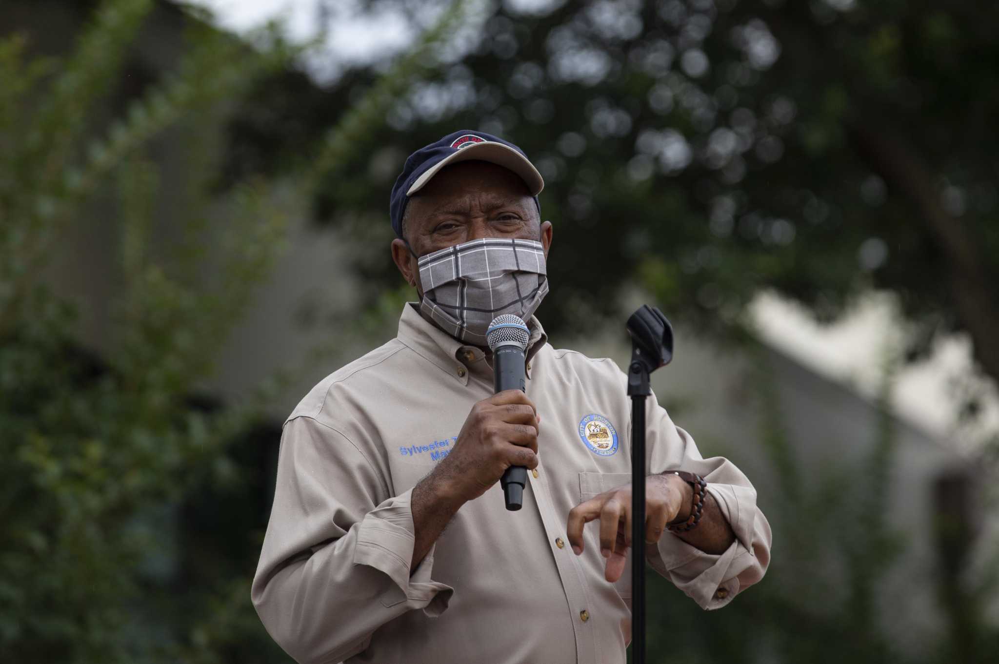 Houston 'ramping up' police presence for George Floyd march, protesters ...