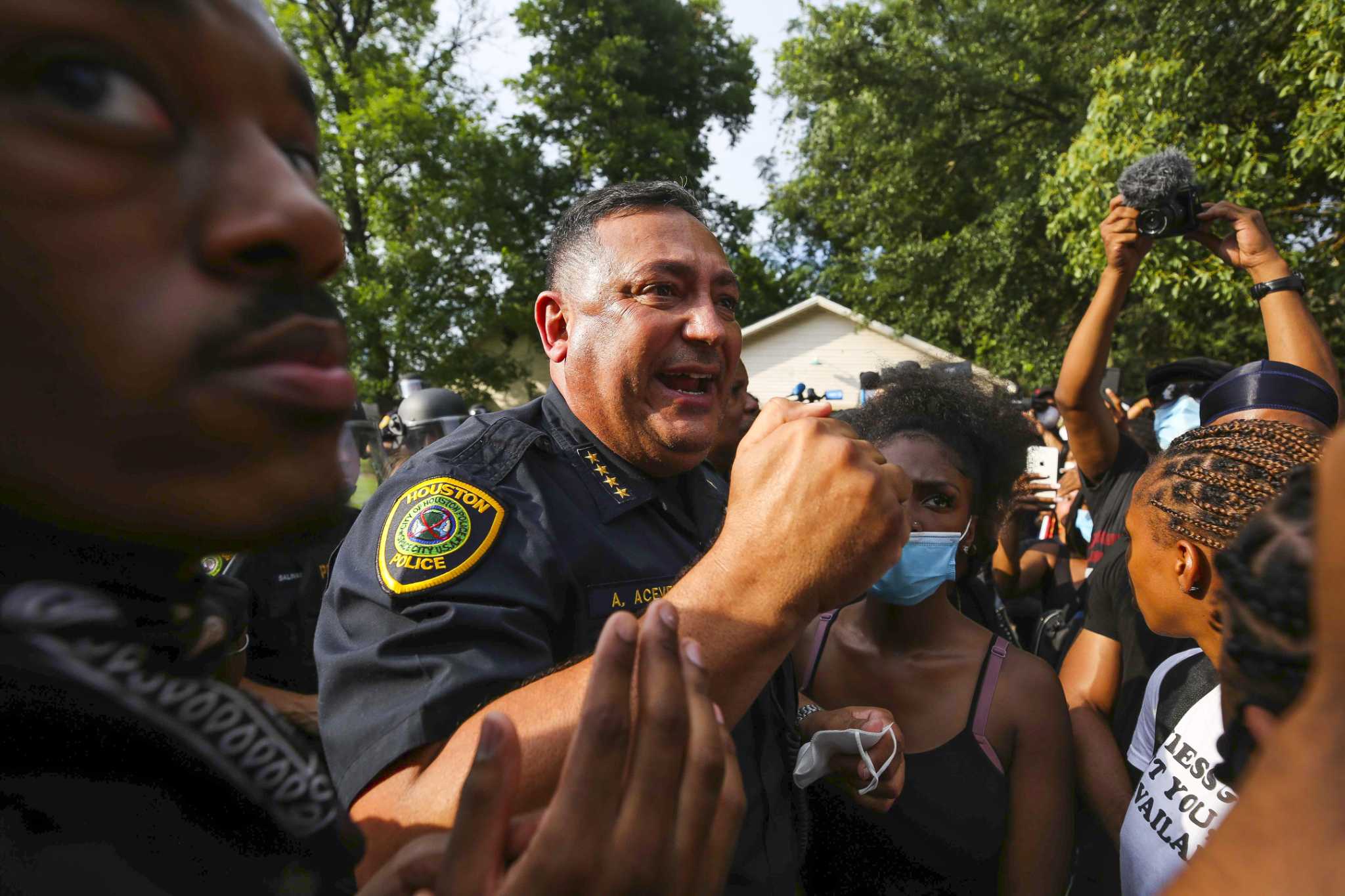 Editorial: Houston has a better way. A show of force isn’t the only ...