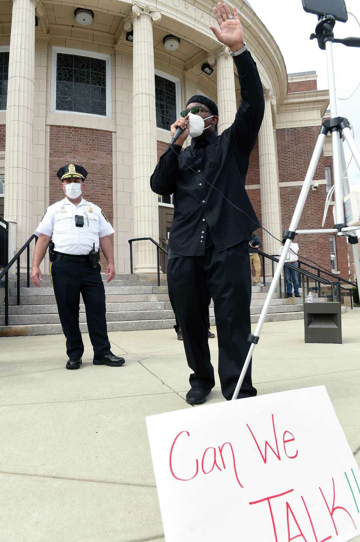 Hamden Islamic Center calls for unity in march with town police