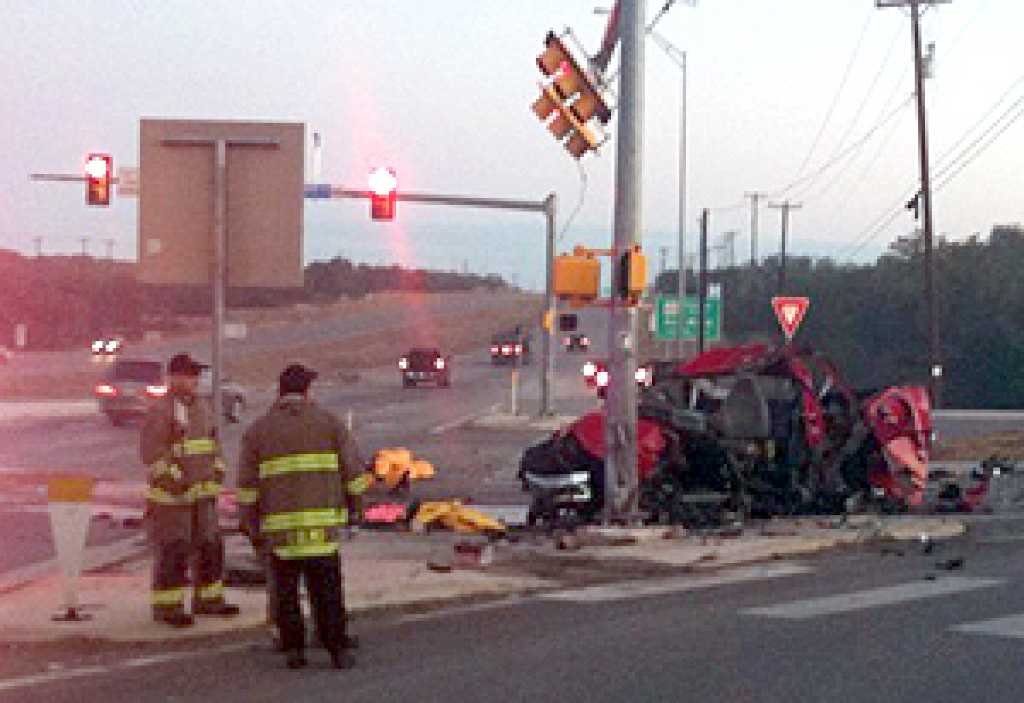 Man killed in early morning crash