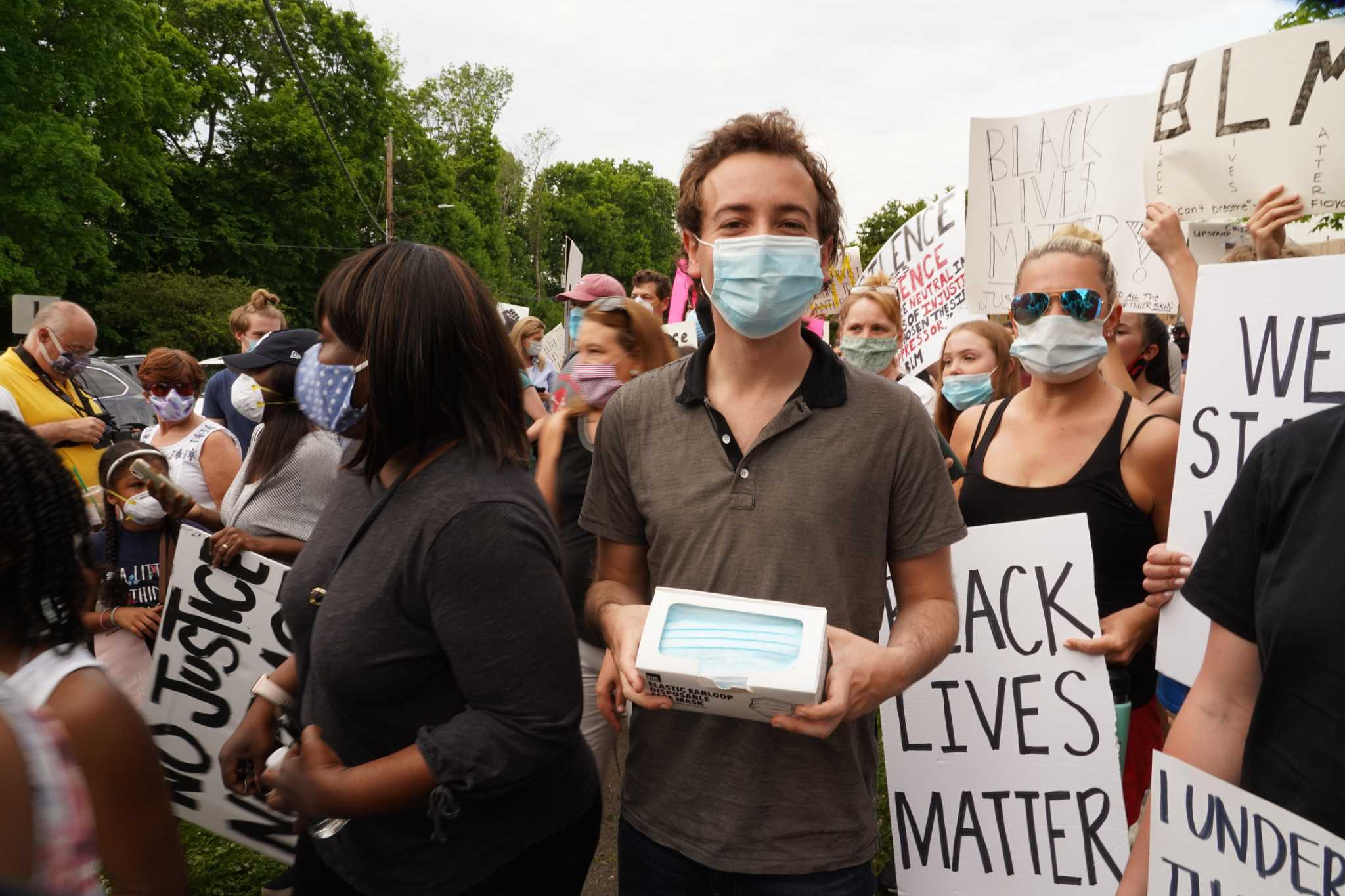 Dan Haar: Flap over boarded up stores shows we’re not talking about race