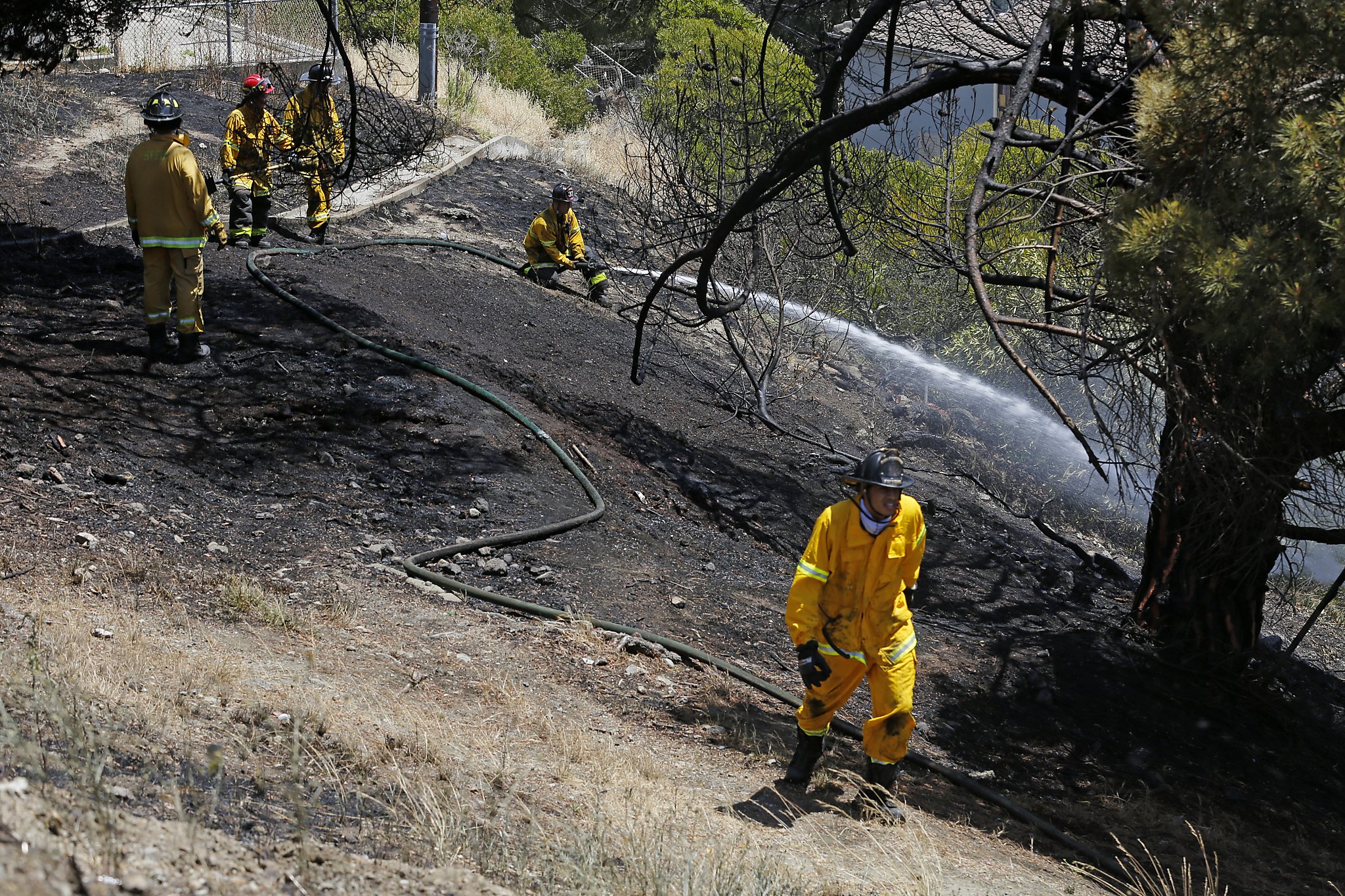San Francisco grass fire in Potrero Hill prompts evacuations