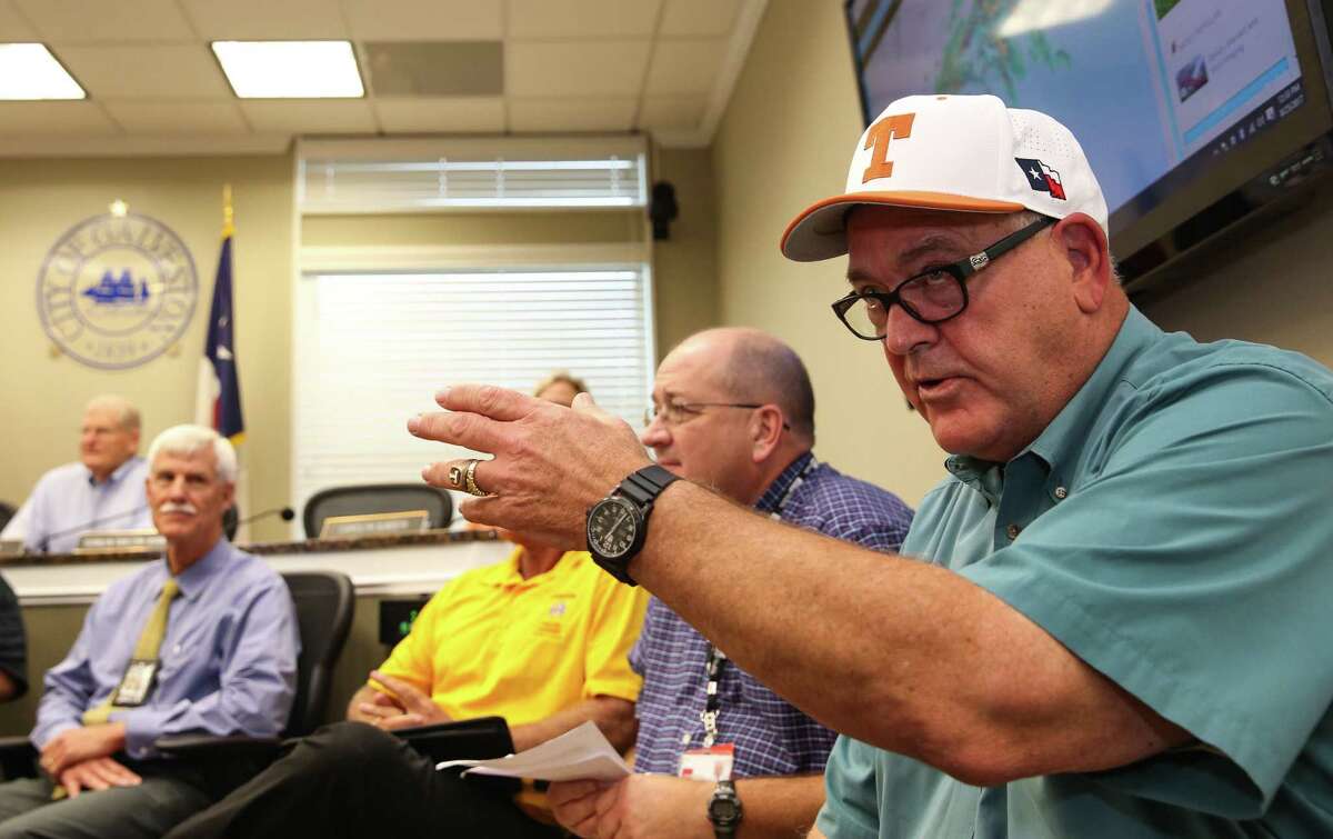 Galveston mayor to resign, citing health concerns due to the ...