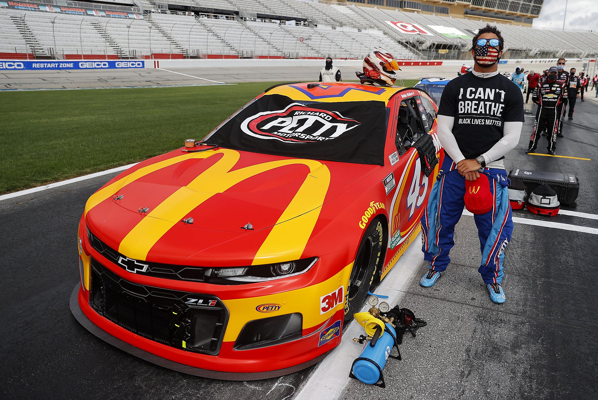 Kevin Harvick wins NASCAR race in Atlanta