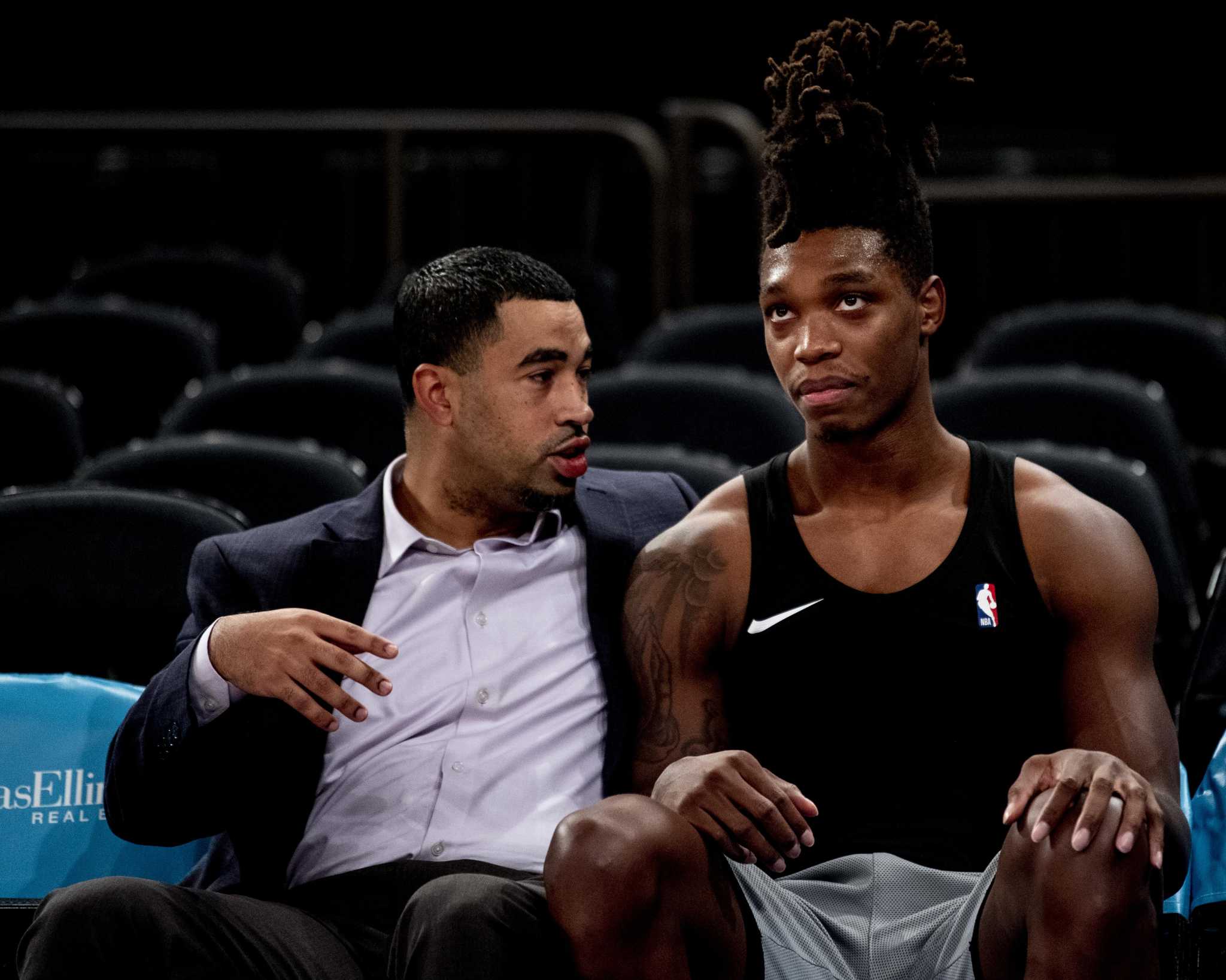 Popovich expresses 'total confidence' in GM Wright