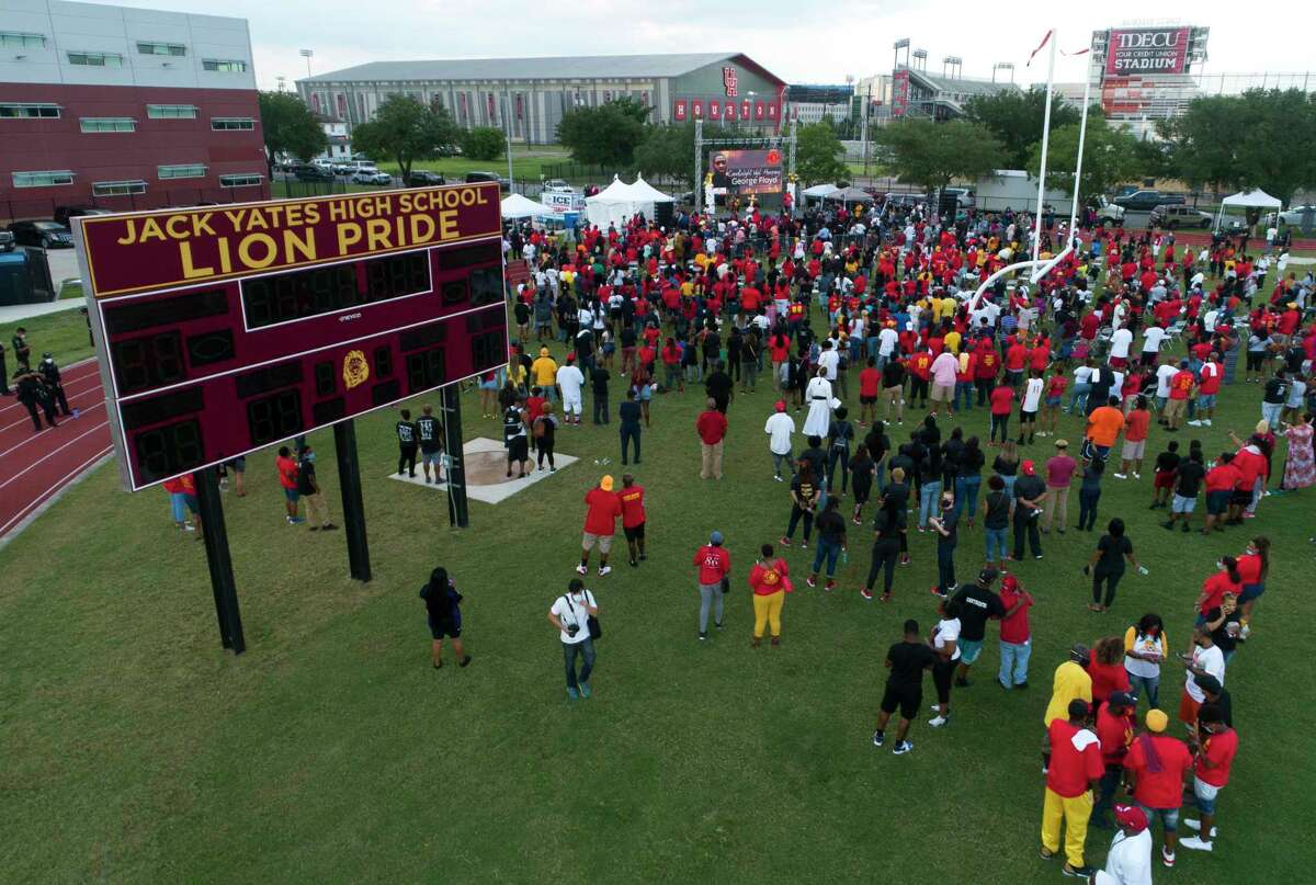 George Floyd mourners flock to Third Ward's 'The Wall' to pay tribute
