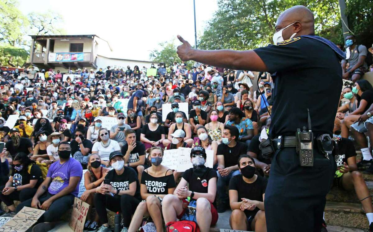 On 10th day of protests, San Antonians march through 100-degree heat to ...