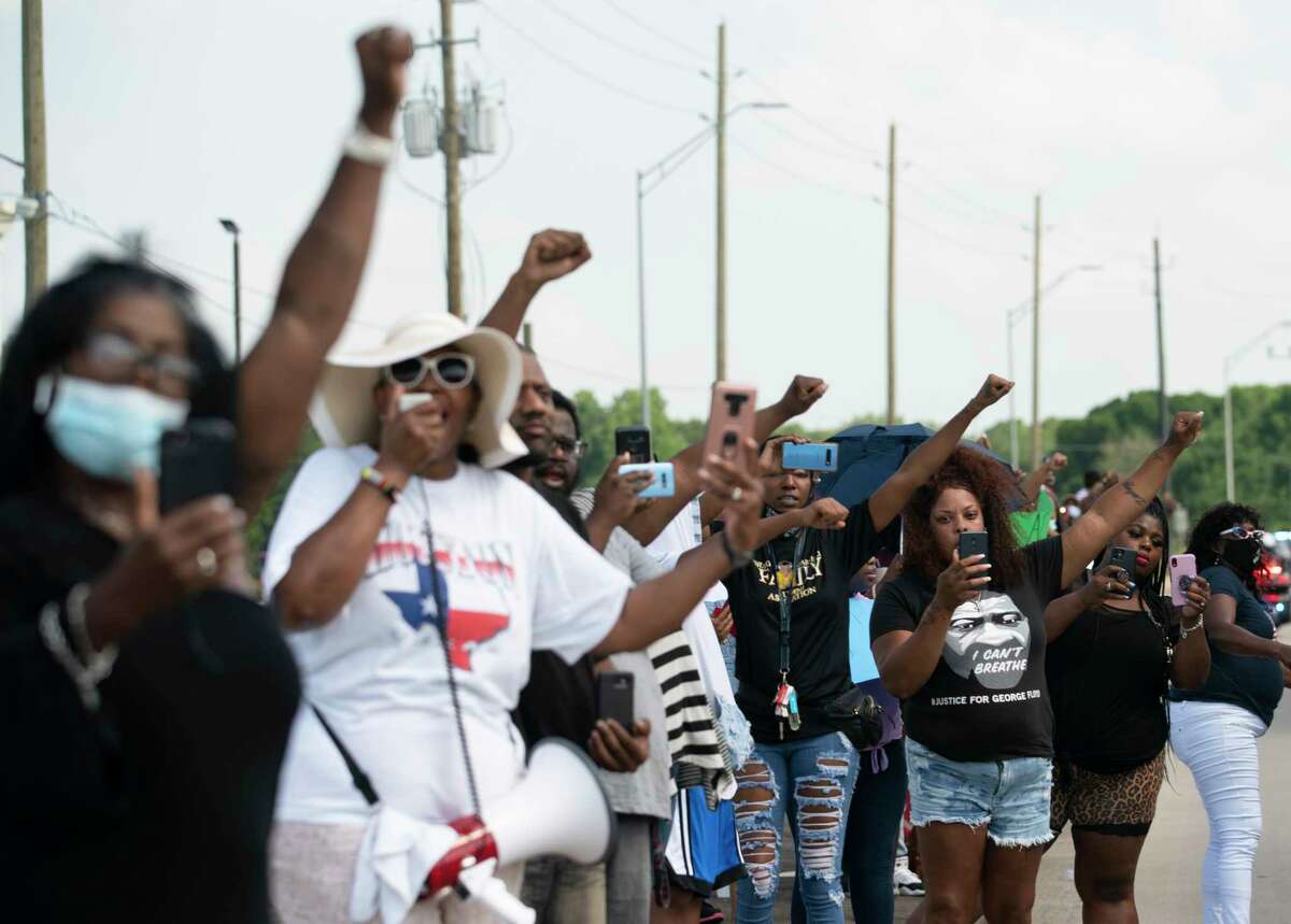 Photos: Scenes from the private funeral, procession for George Floyd on ...