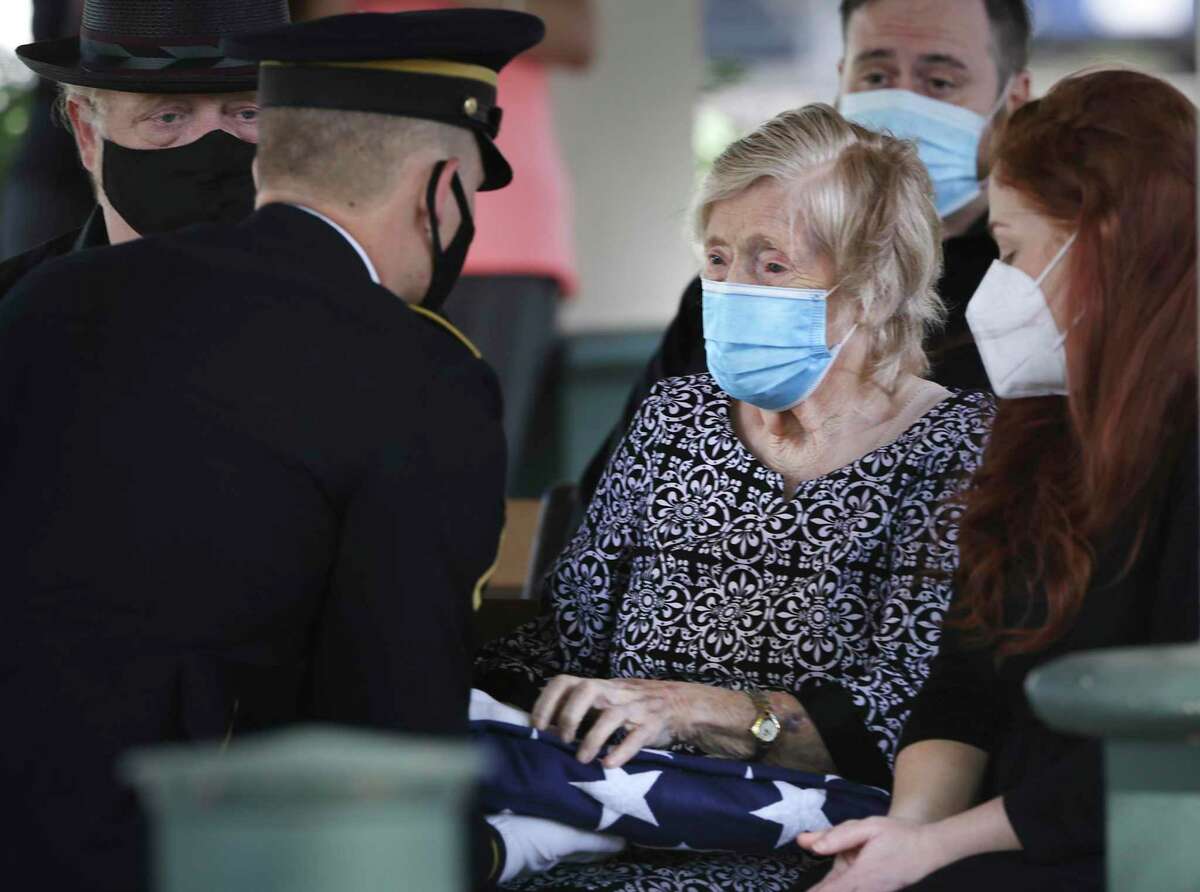 Fort Sam National Cemetery resumes burials with honors