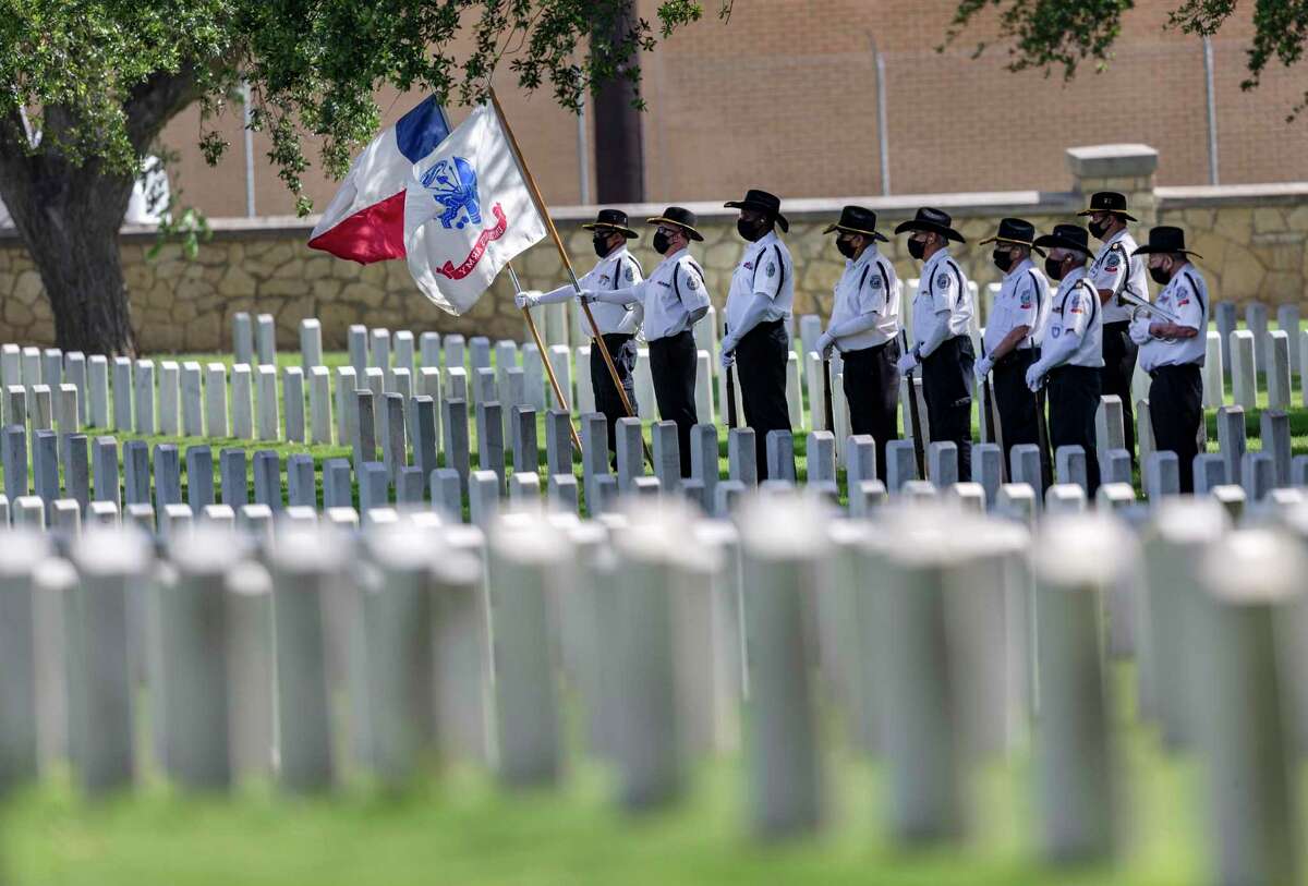Fort Sam National Cemetery resumes burials with honors