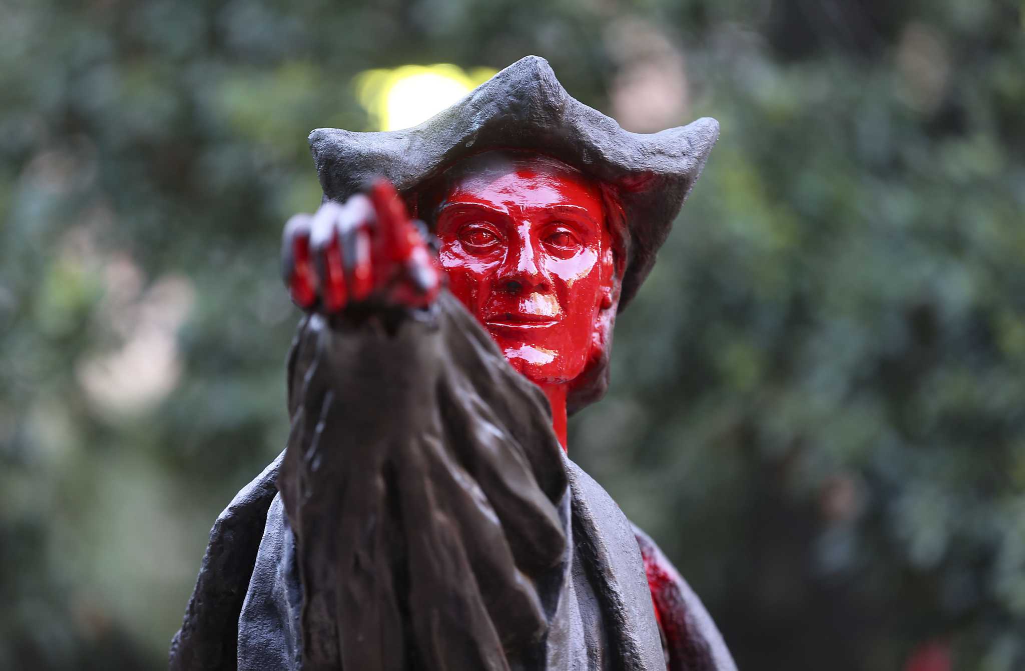 Vandal puts ‘blood’ on hands, head of Christopher Columbus statue in ...