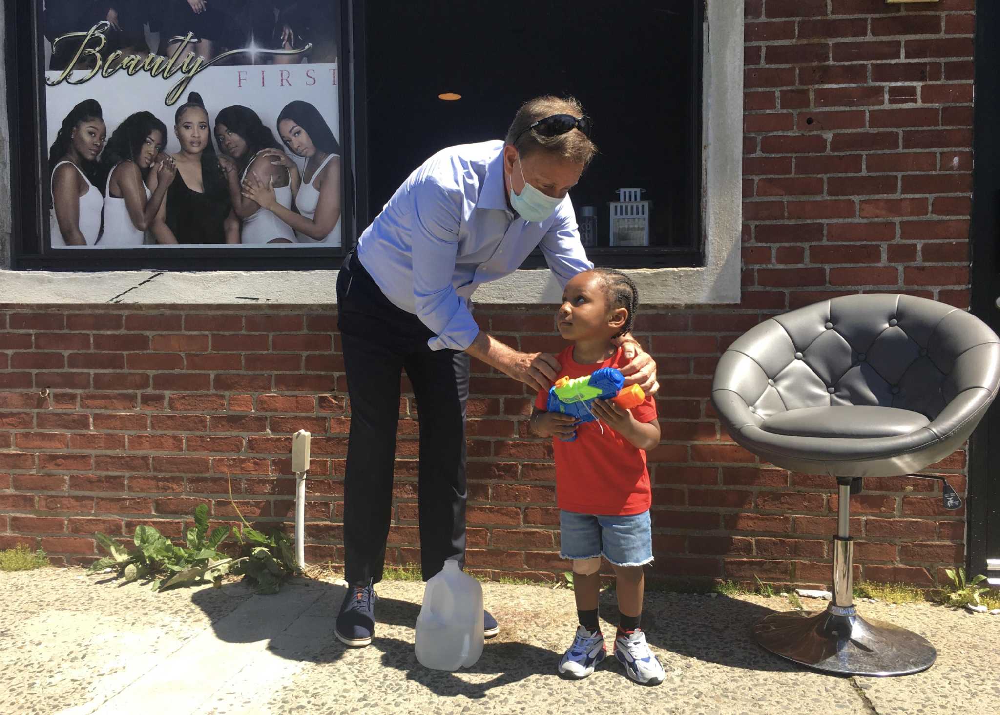 Dan Haar: Lamont’s jaunt to Main Street, just to get out