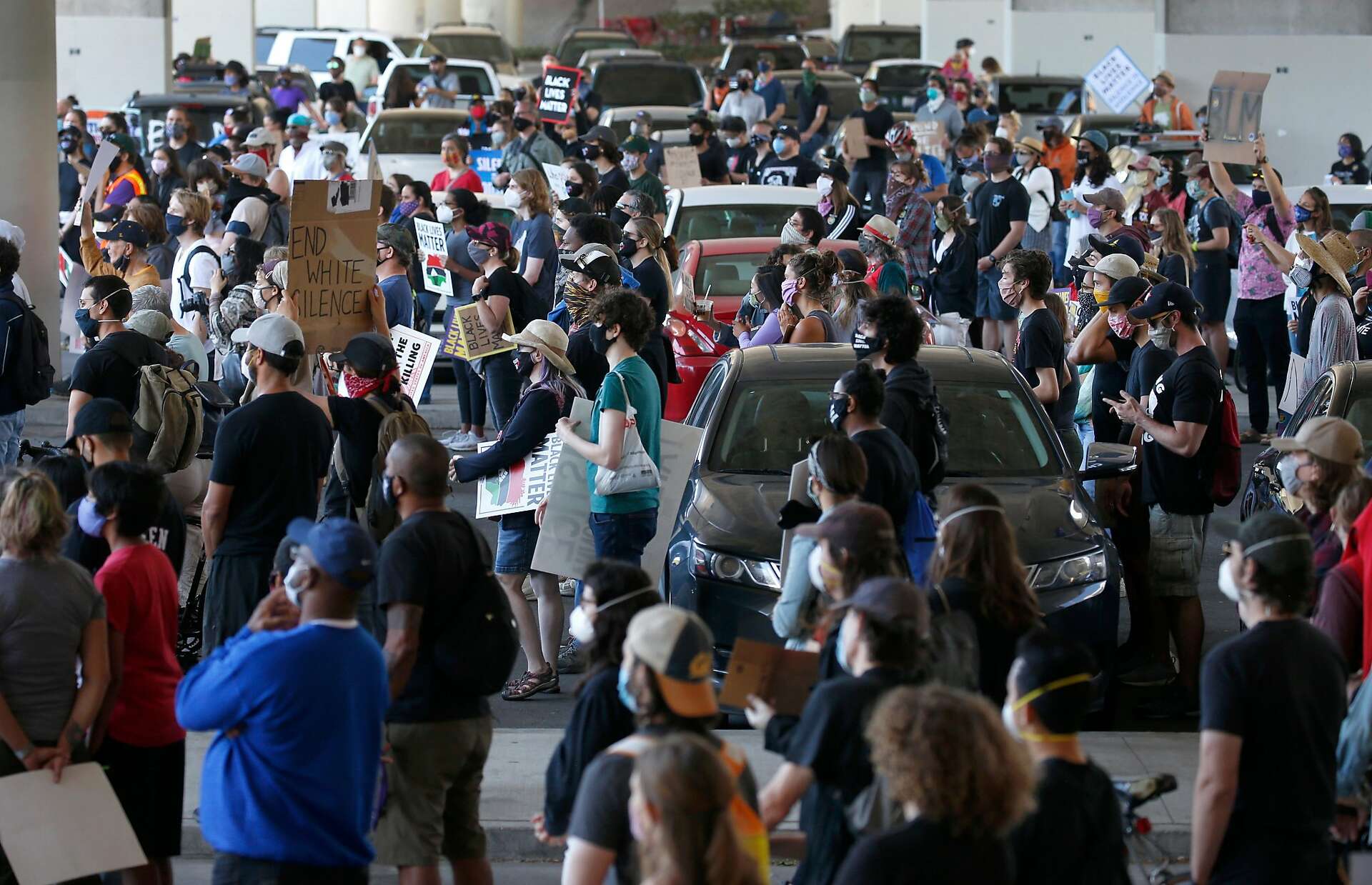 Californians must wear masks outside home under new state order